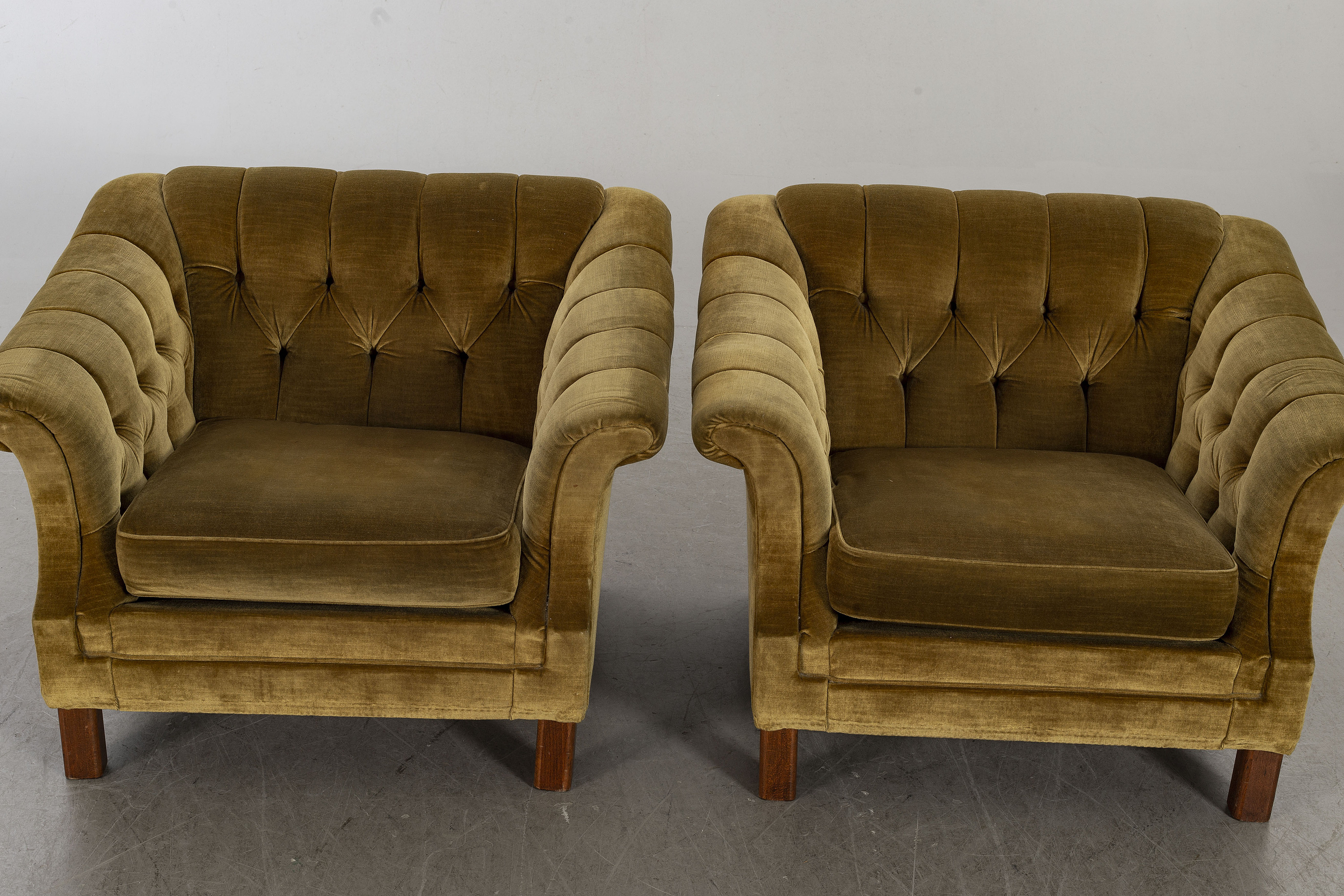 A PAIR OF 20TH CENTURY SECOND HALF EASY CHAIRS. - Bukowskis