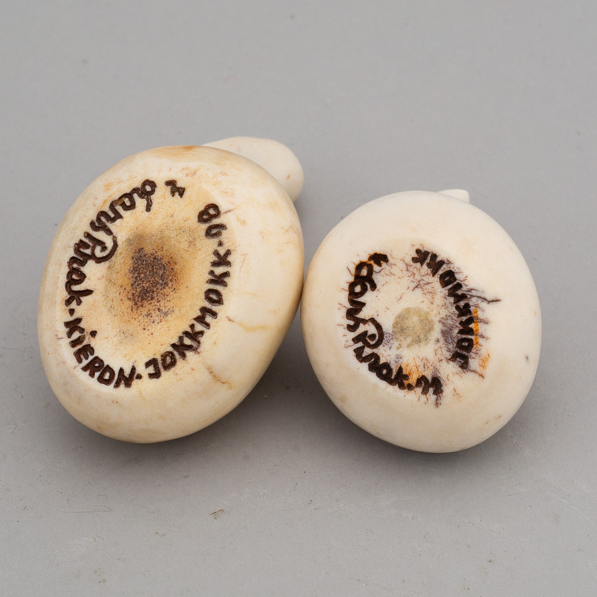 LARS PIRAK, two reindeer horn grouse salt cellars, signed. - Bukowskis