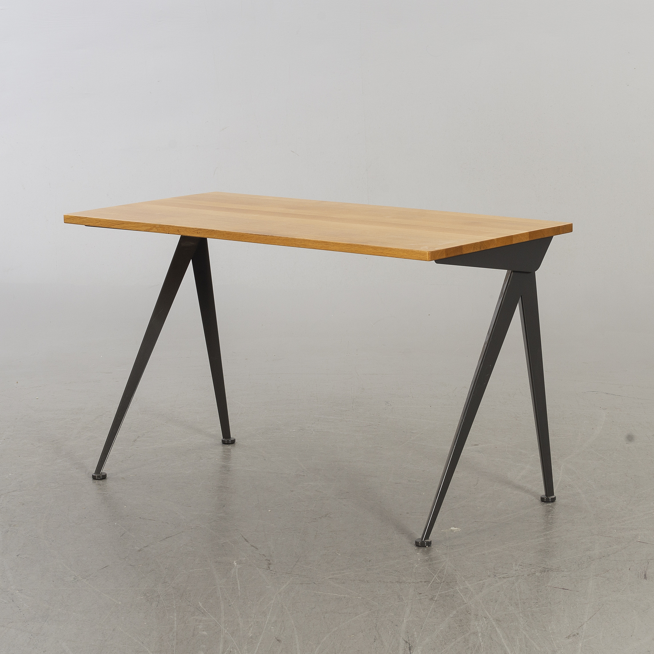 JEAN PROUVÉ, skrivbord, Prouvé Raw "Compas Direction" G-Stars Raw ...