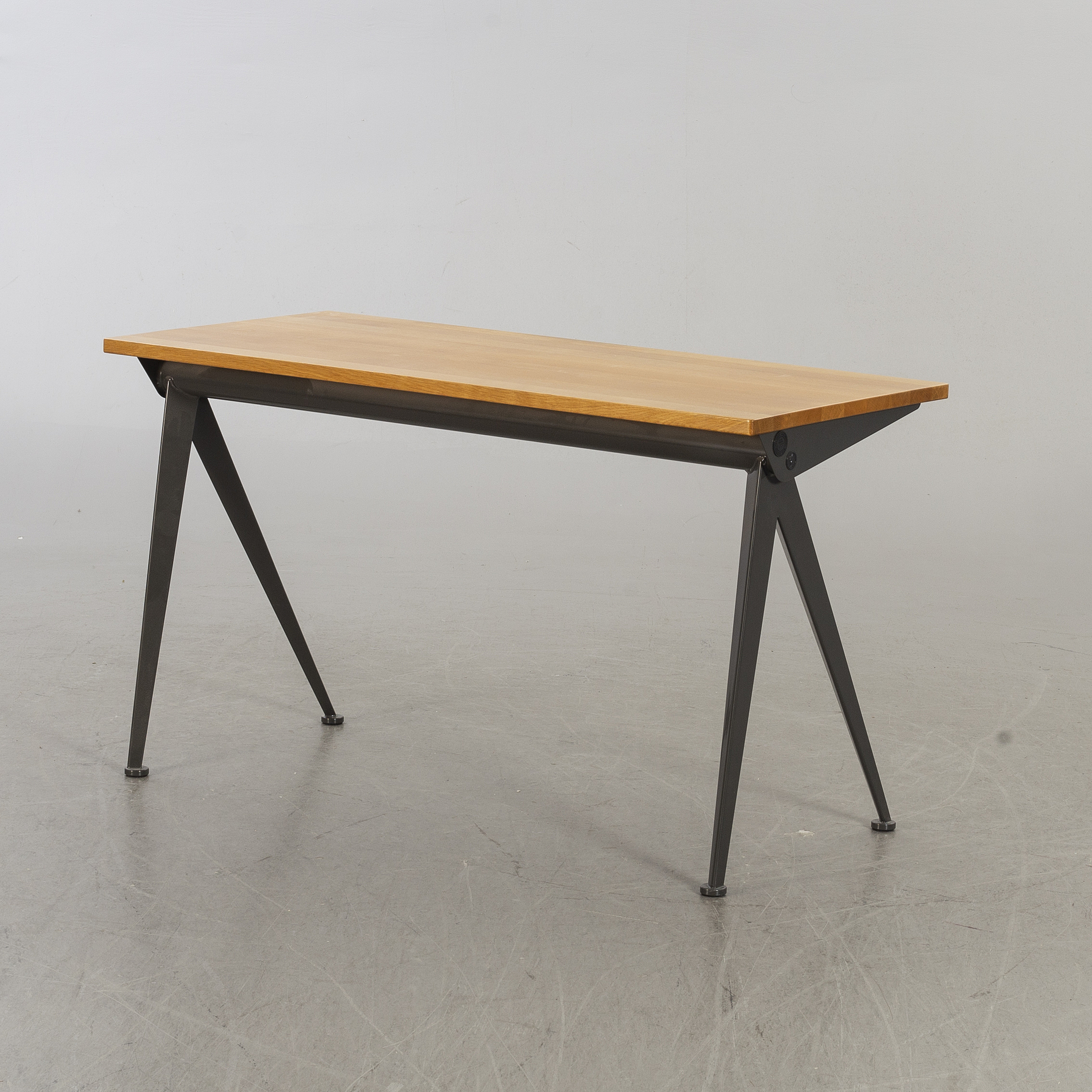 JEAN PROUVÉ, skrivbord, Prouvé Raw "Compas Direction" G-Stars Raw ...