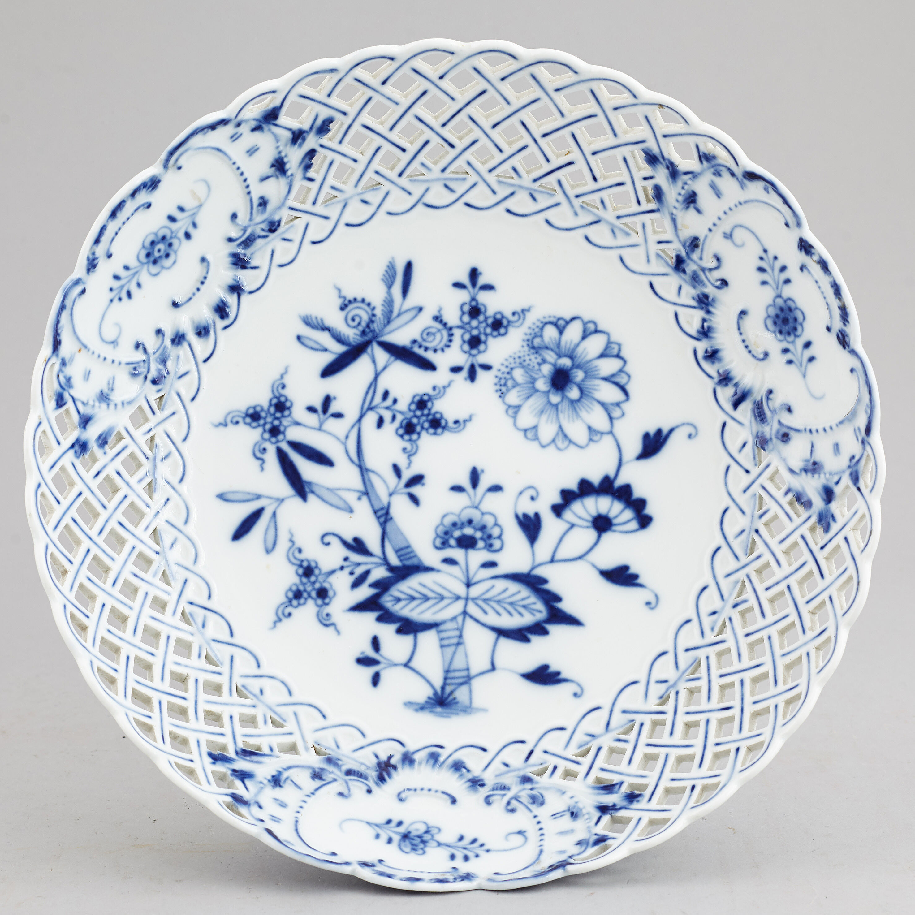 Two Meissen 'Zweibel pattern' porcelain service objects, Germany, 20th ...