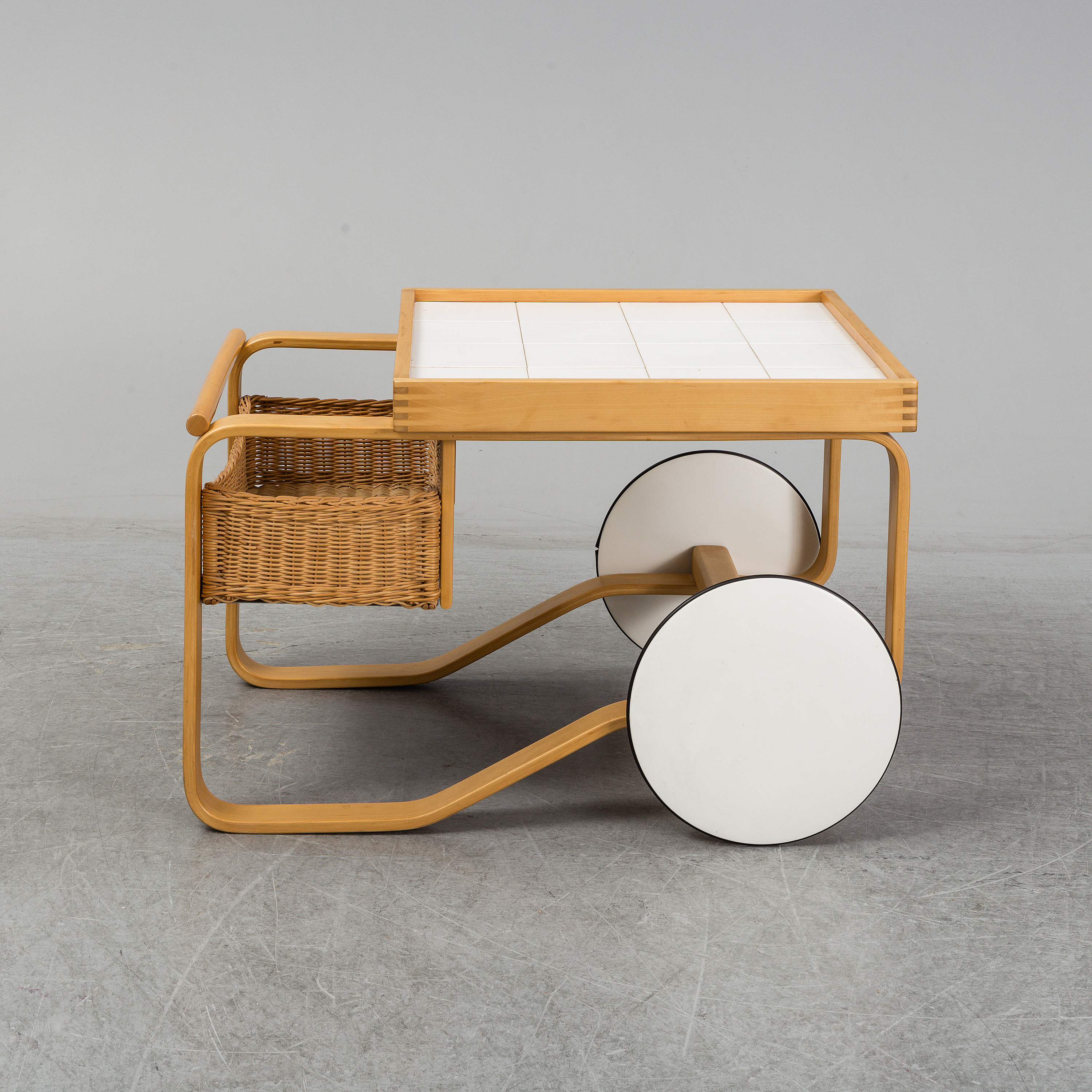 ALVAR AALTO, a model 900 birch tea trolley, Artek, Finland. - Bukowskis