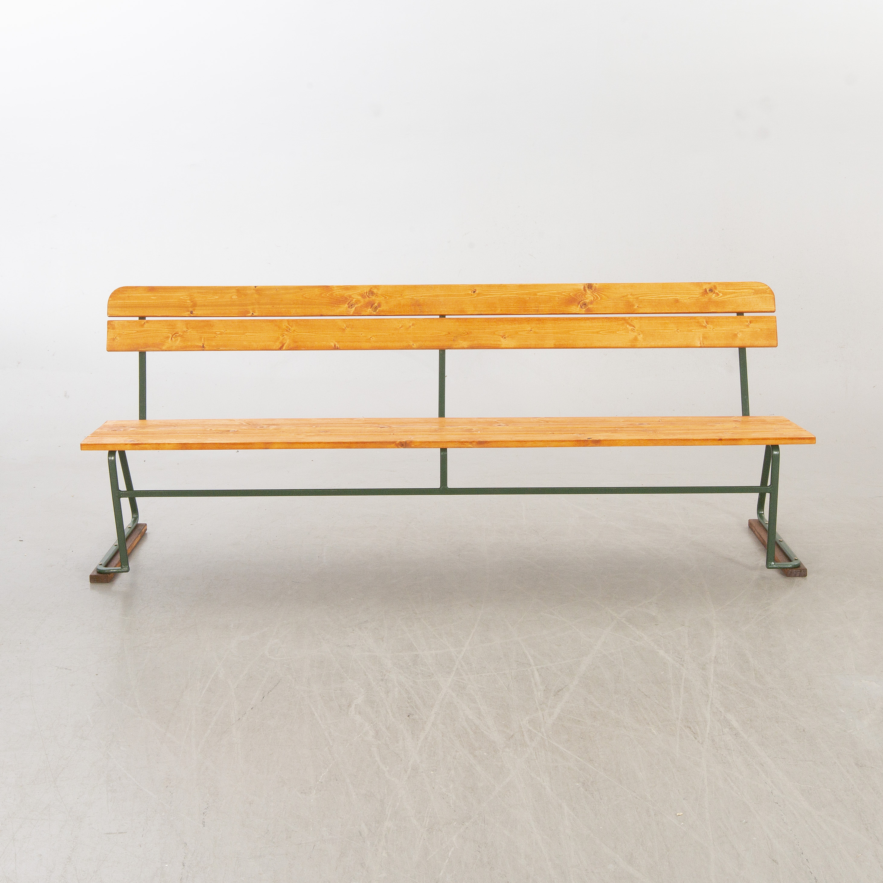 TRÄDGÅRDSSOFFA Grythyttan A5 1900-talets andra hälft. - Bukowskis