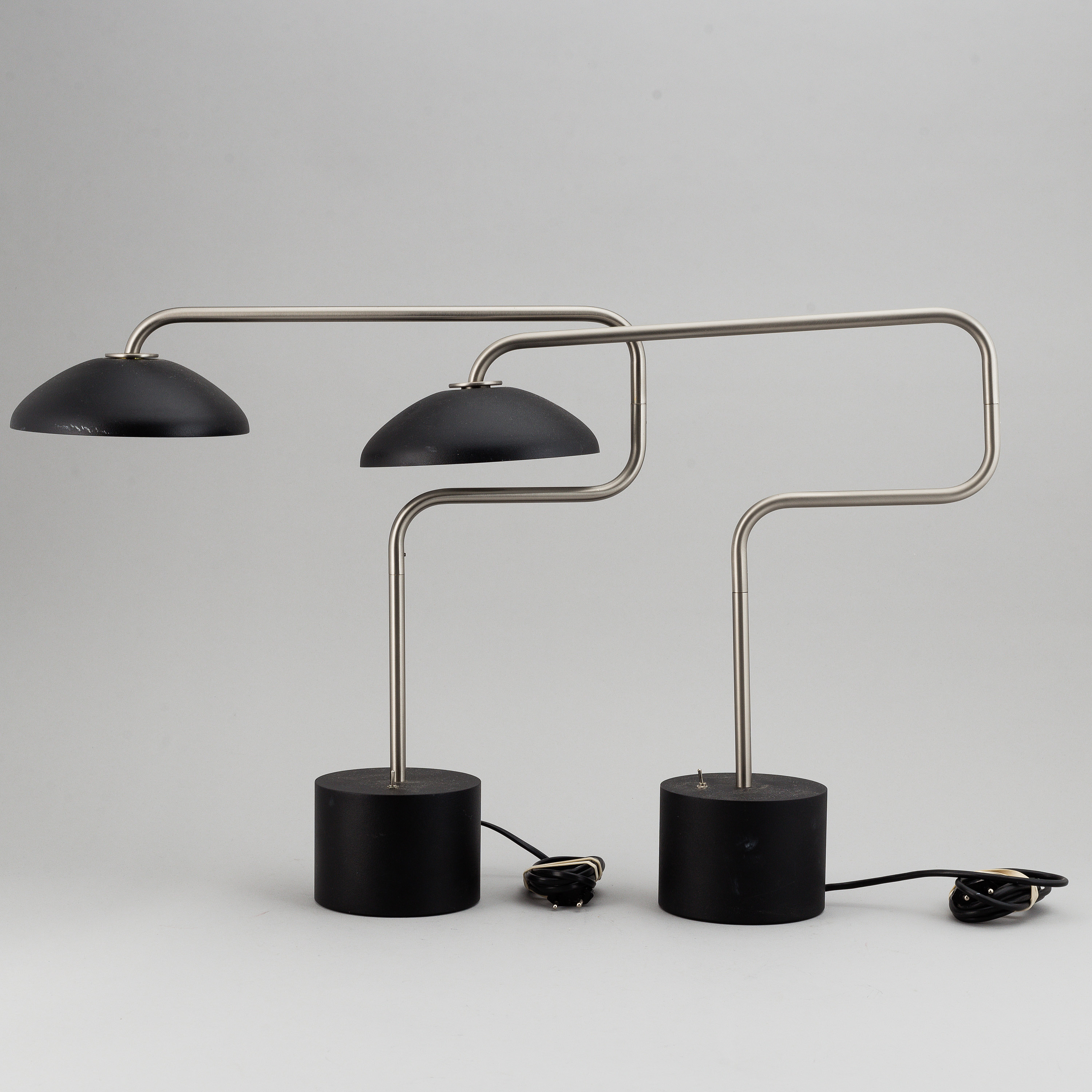 A pair of 'Suma' table lamps by Santa & Cole. - Bukowskis