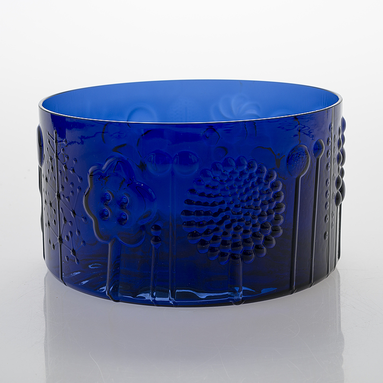 OIVA TOIKKA, a 13-piece 'Flora' glassware for Nuutajärvi Notsjö ...