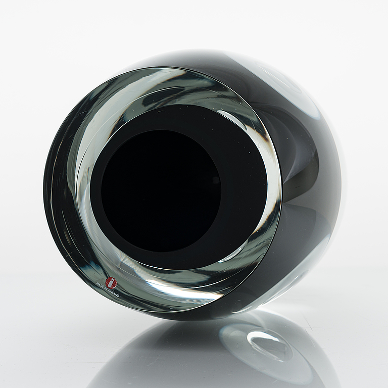 TIMO SARPANEVA, A glass sculpture signed Timo Sarpaneva 18/1985 ...