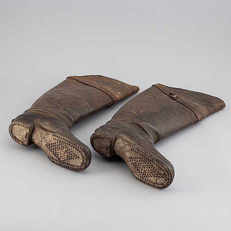 A pair of napoleonic leather cavalry boots, early 19th century. - Bukowskis