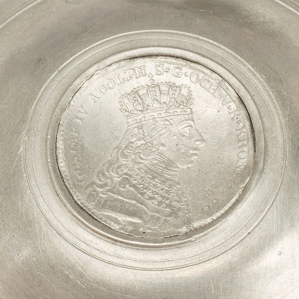 A mixed lot of 18/19th century pewter objects. - Bukowskis