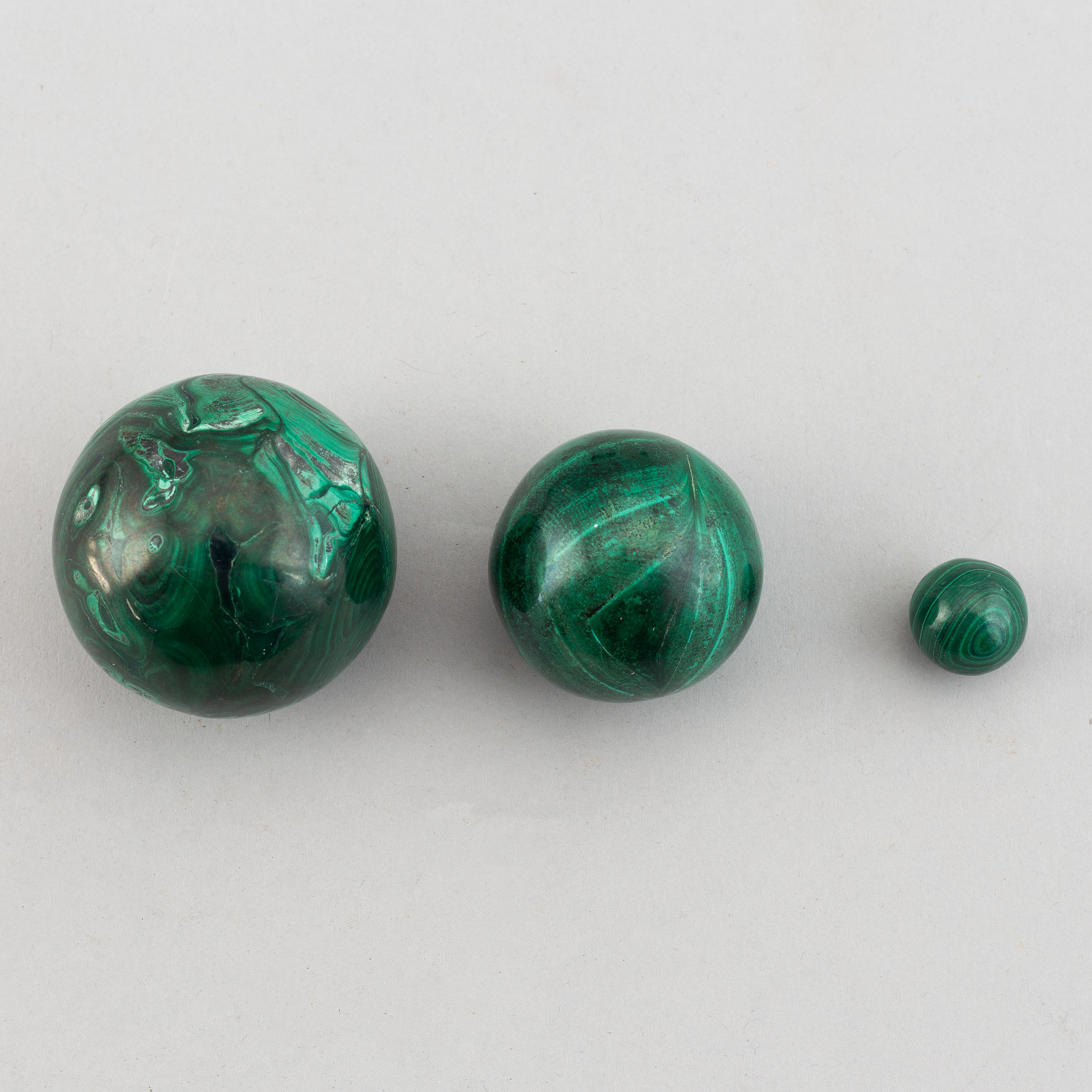 Six 20th century malachite balls and an egg. - Bukowskis