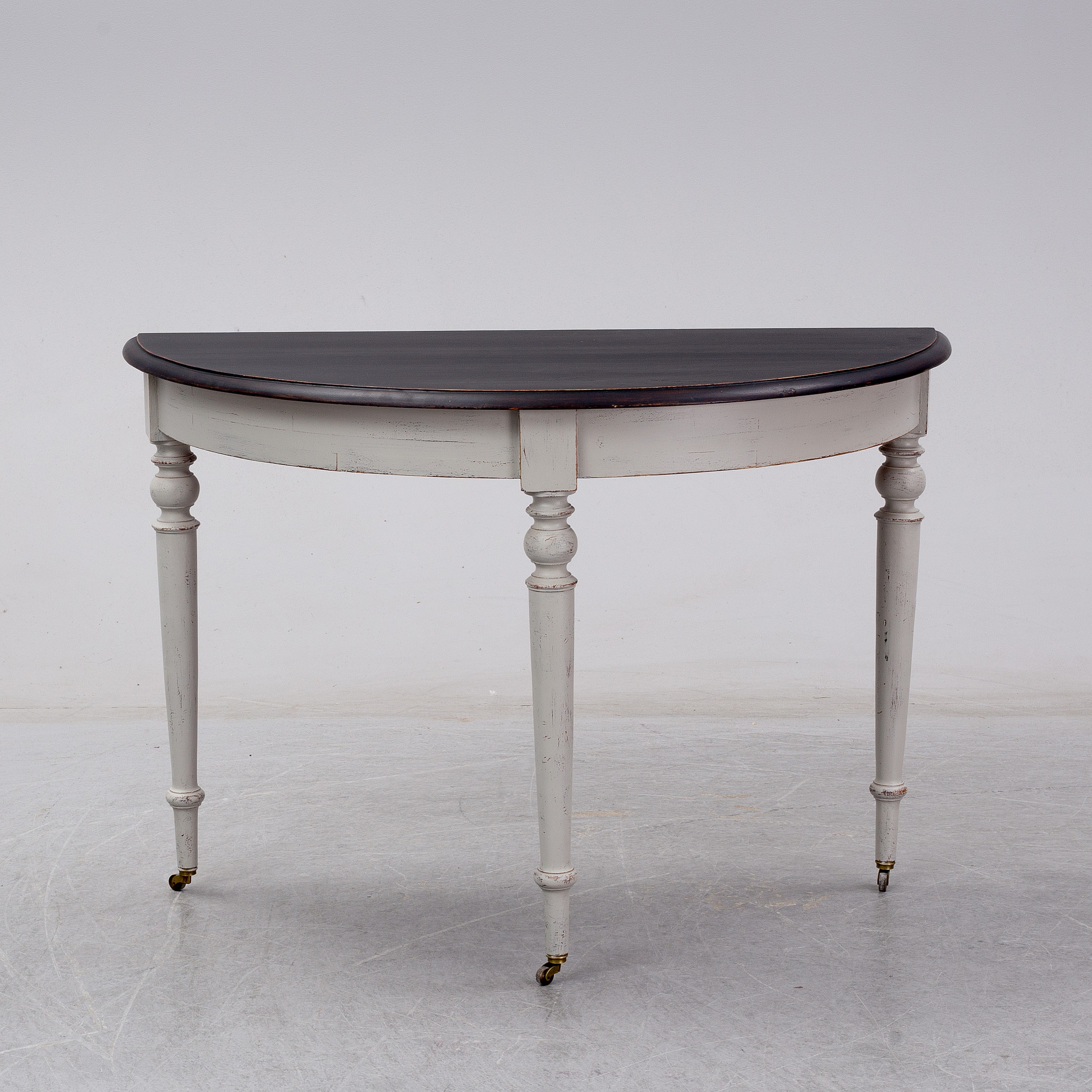 A pair of tables from the late 1800's. - Bukowskis