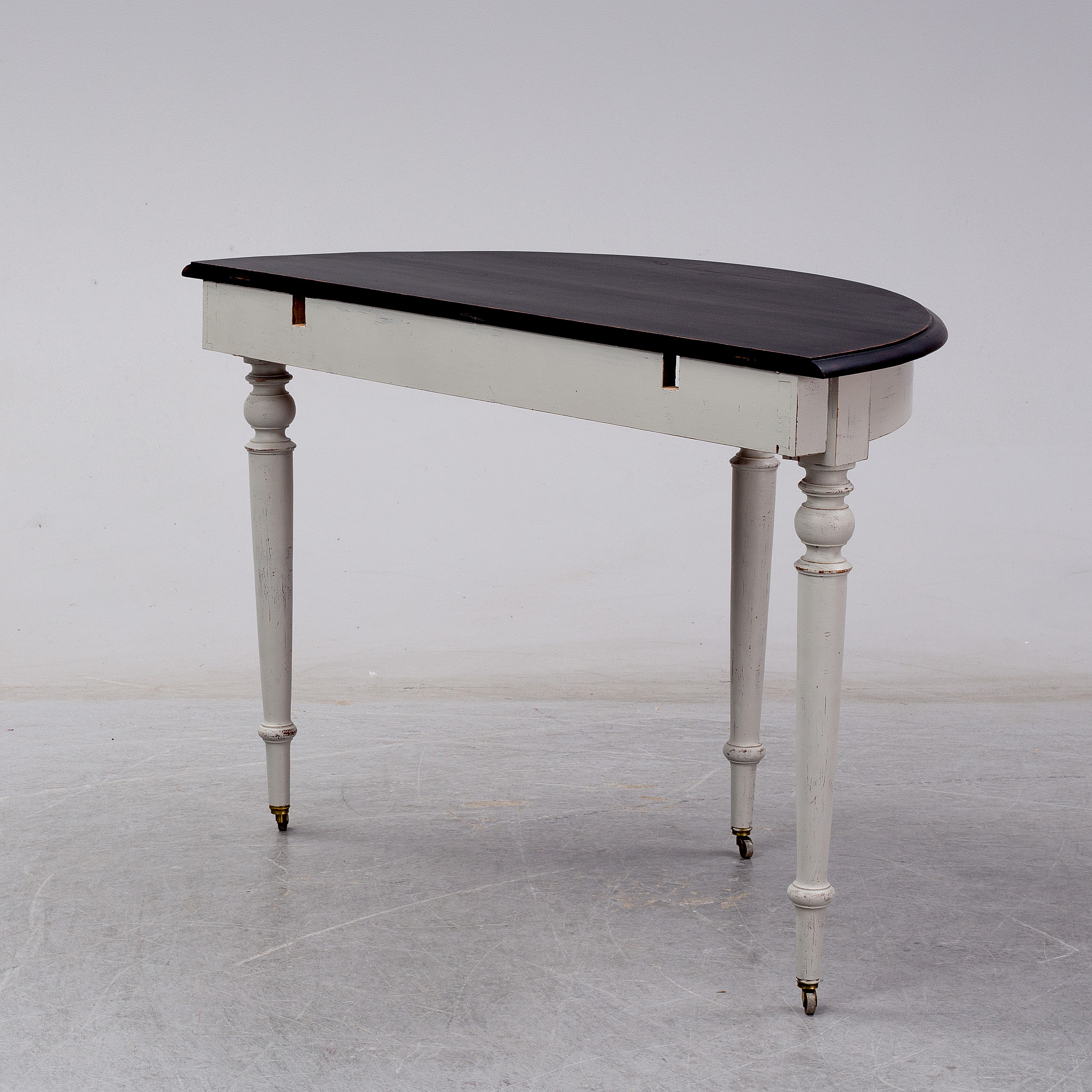 A pair of tables from the late 1800's. - Bukowskis