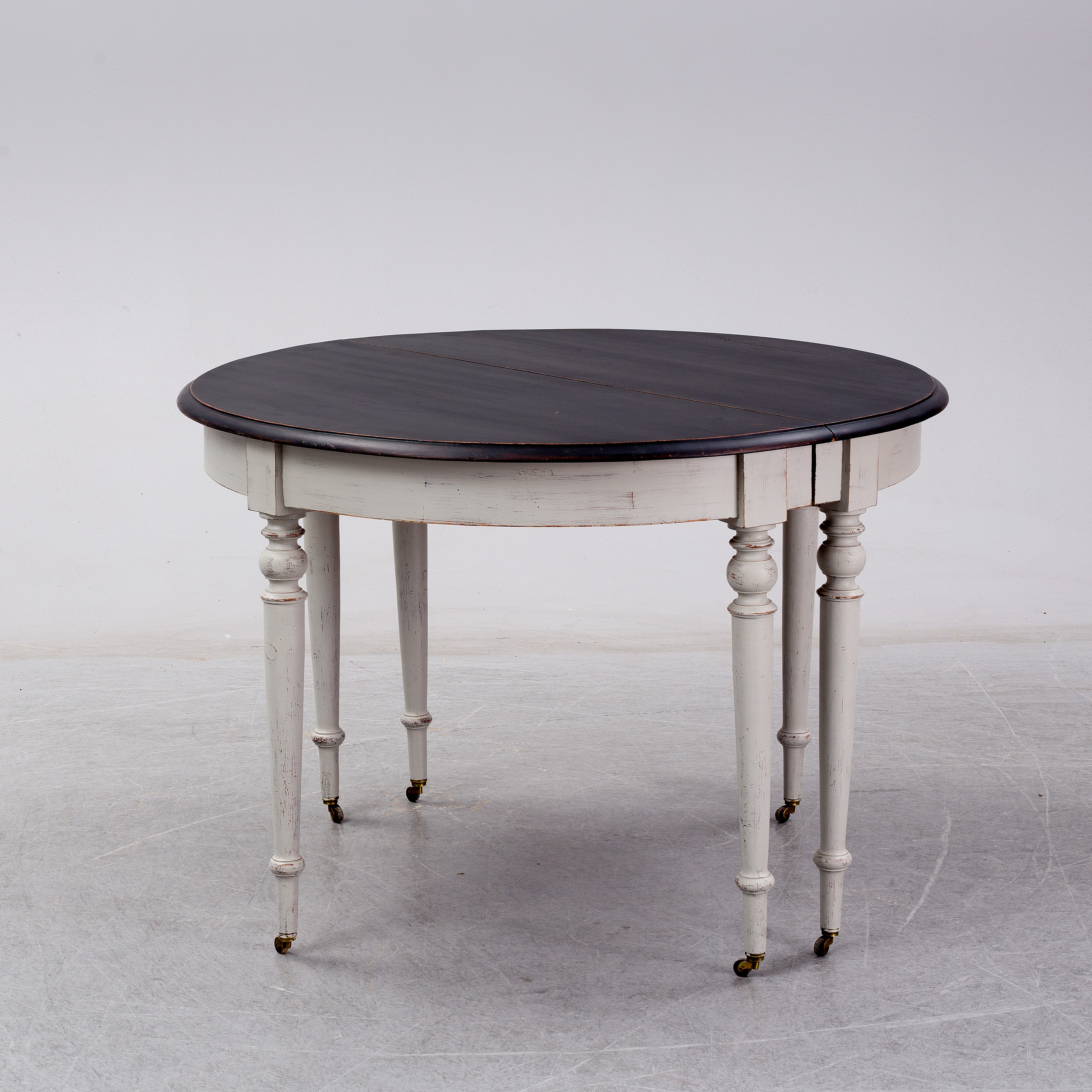 A pair of tables from the late 1800's. - Bukowskis