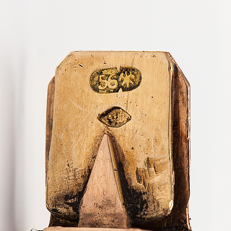 Alexander Edvard Tillander, A 14K gold bracelet with engraved decor. St ...