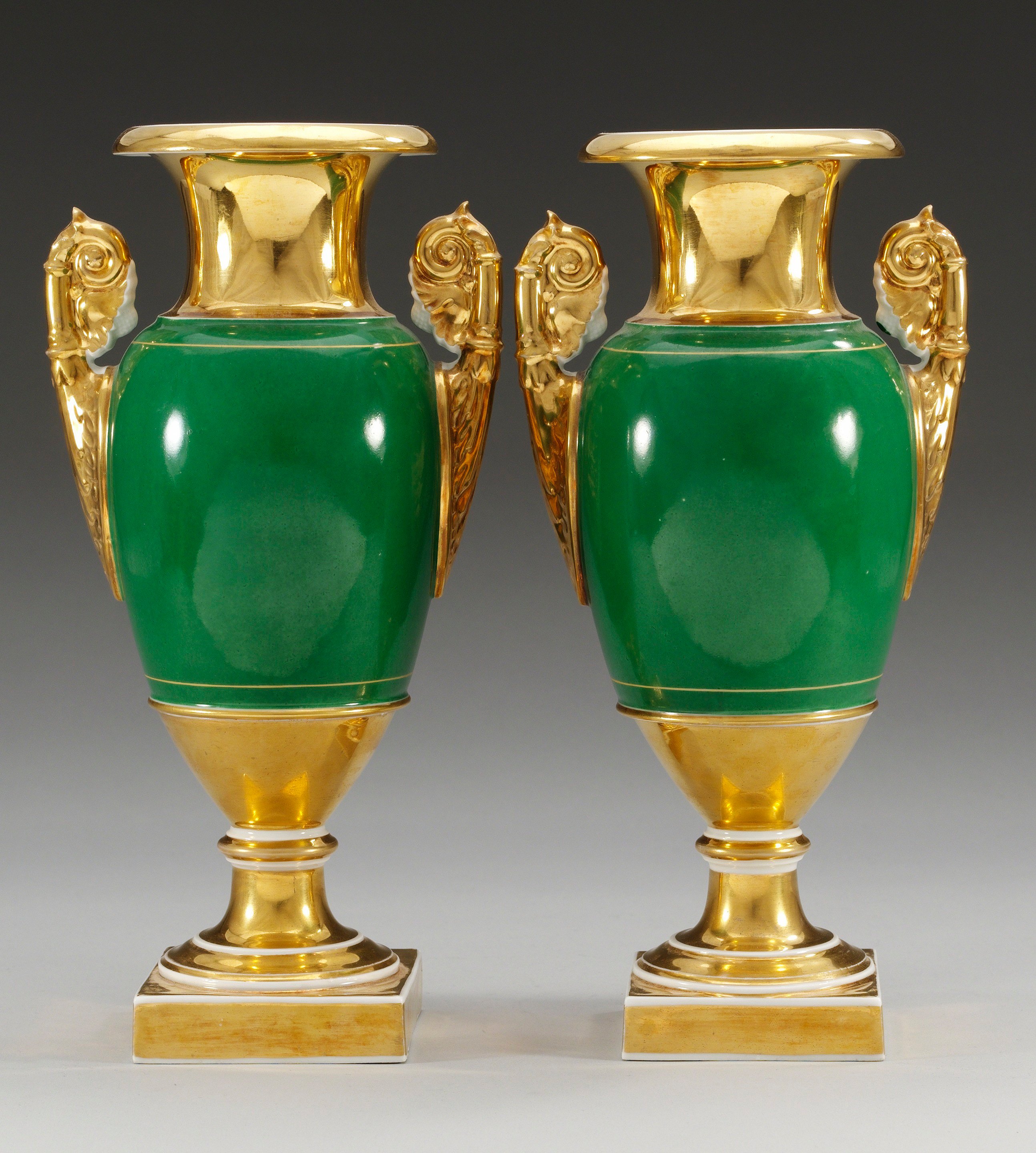 A pair of French Empire vases, 19th Century. - Bukowskis
