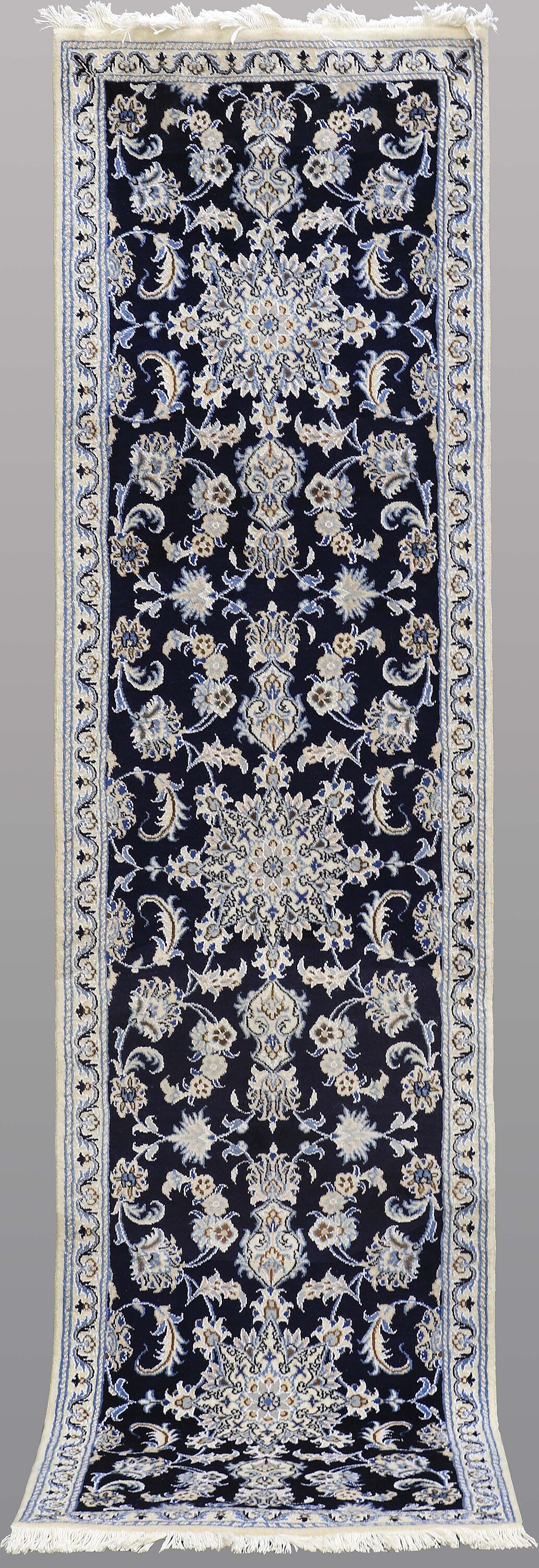 A runner, Nain part silk, 298 x 79 cm. - Bukowskis