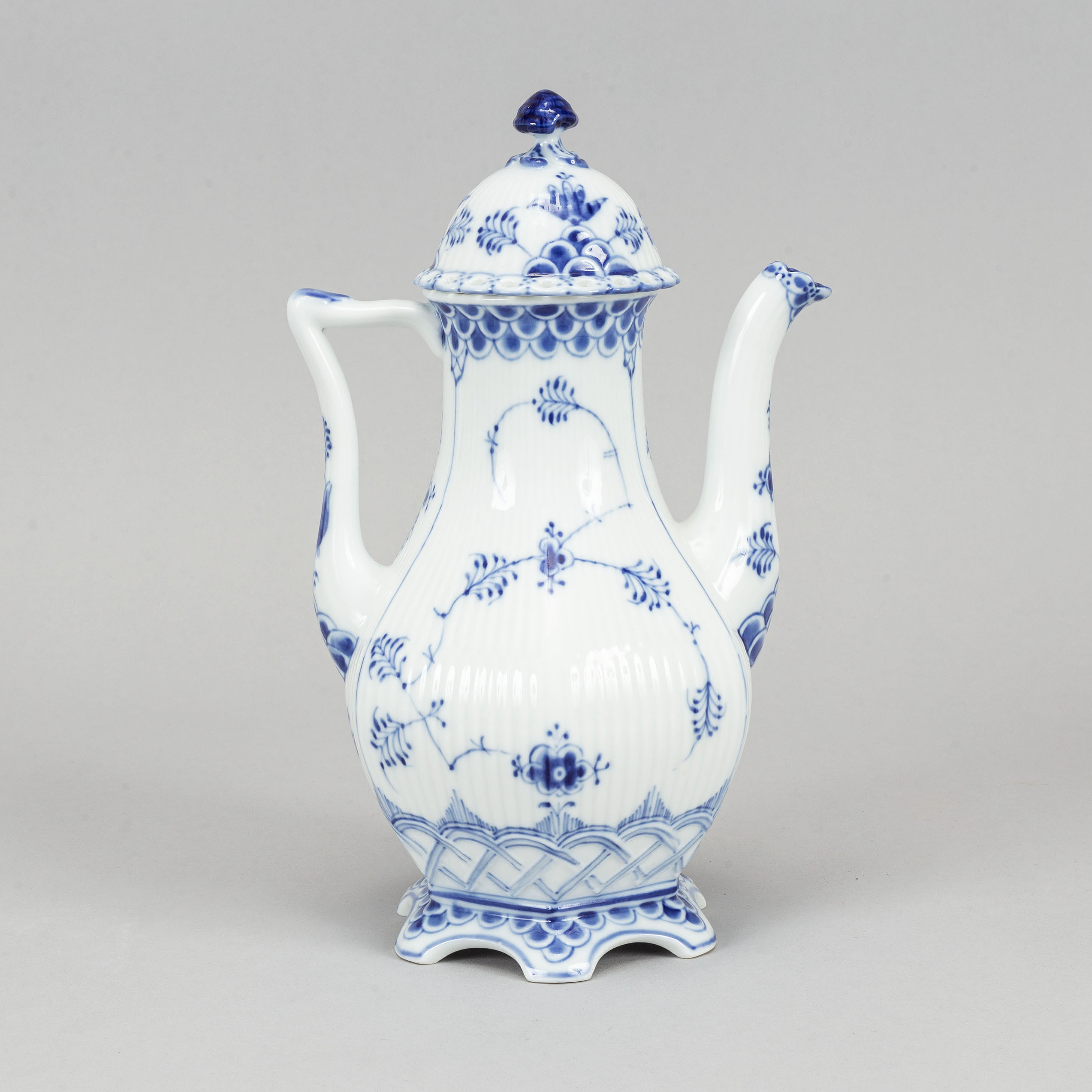 Royal Copenhagen, kaffeservis, 32 delar, porslin. "Musselmalet ...