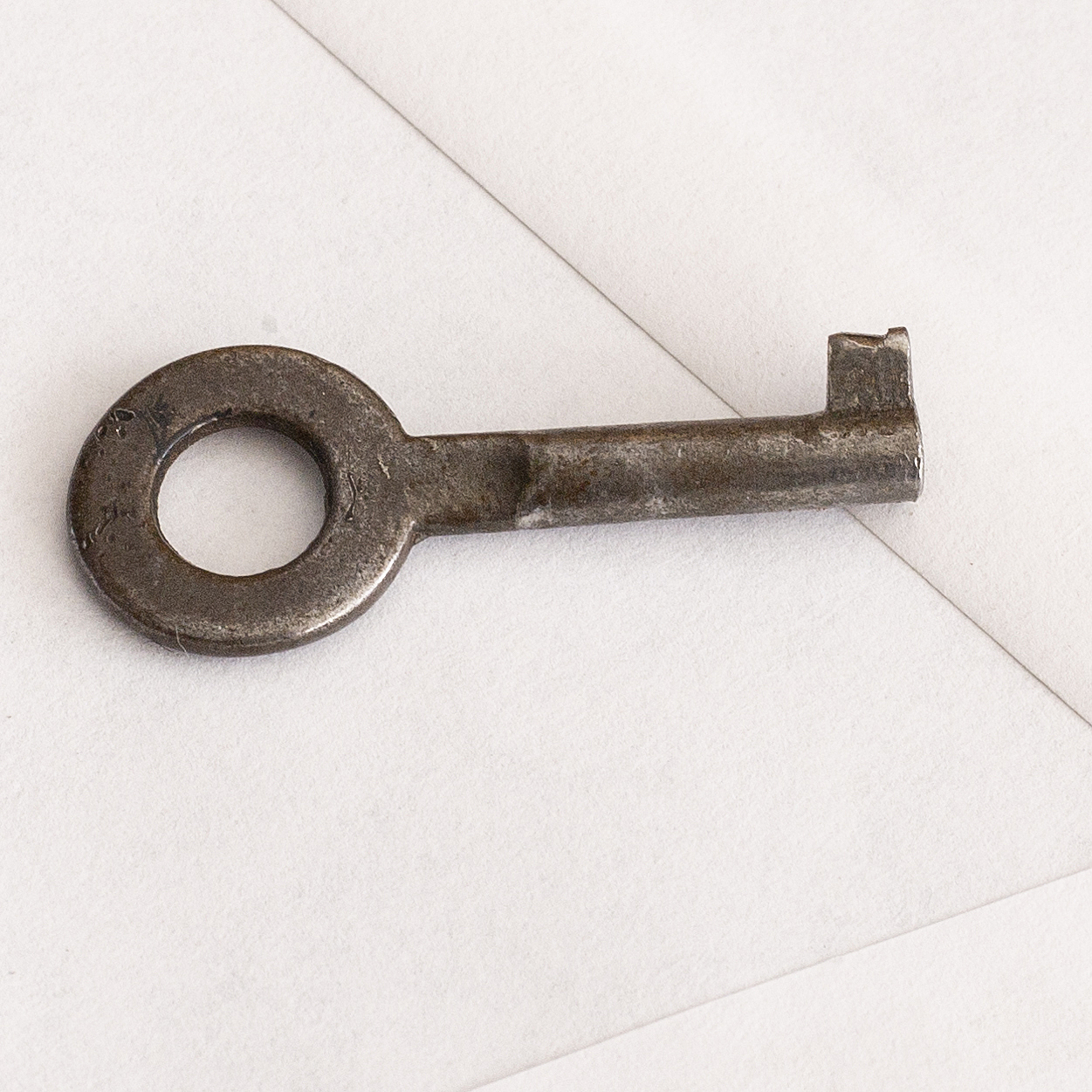 VÄGGSKÅP, 1900-talets mitt. - Bukowskis