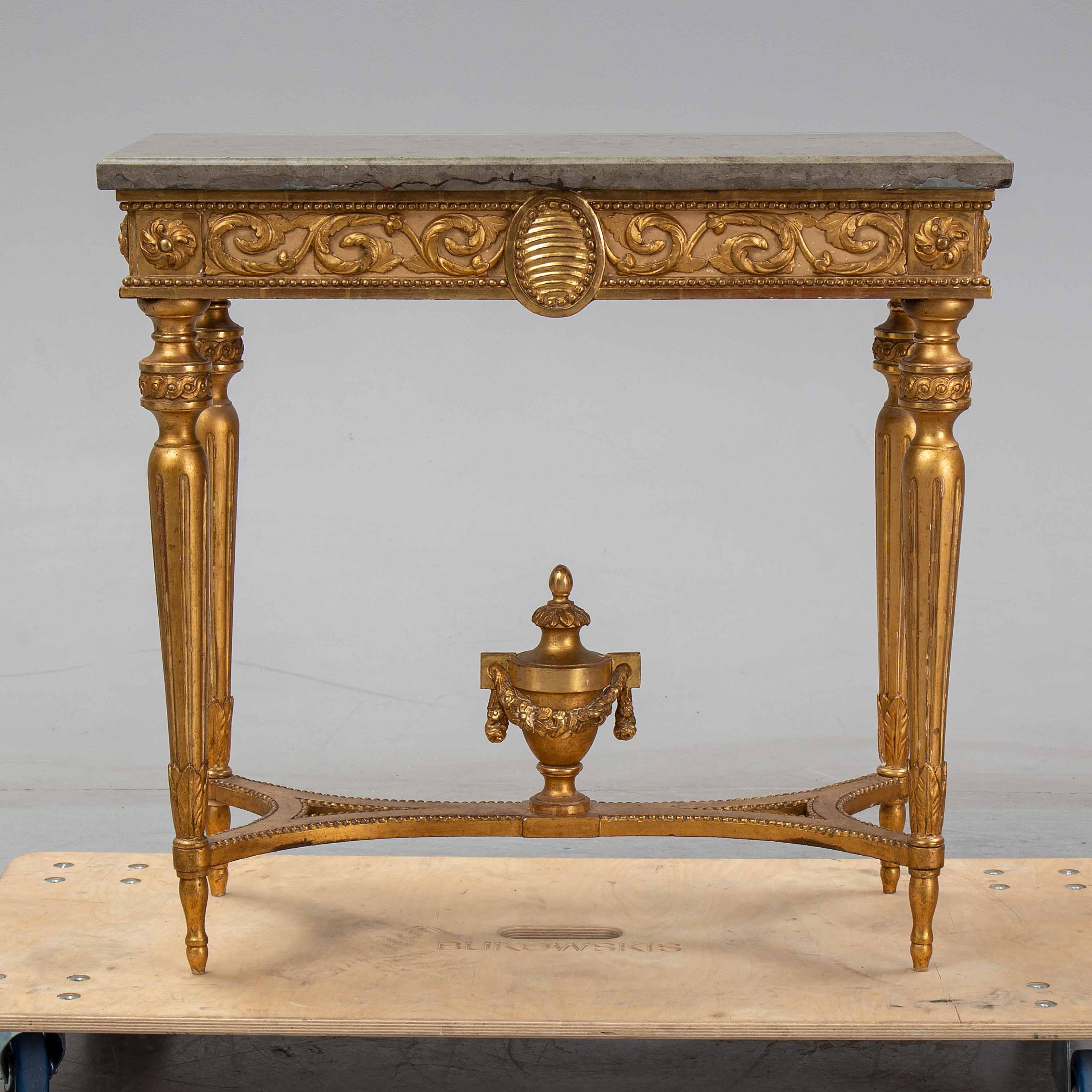 A 19th Century Gustavian style console table. - Bukowskis
