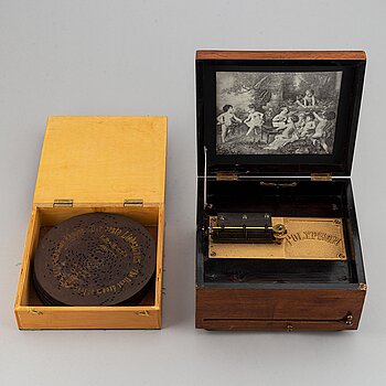 Speldosa med skivor, Polyphon, Tyskland, omkring år 1900. - Bukowskis
