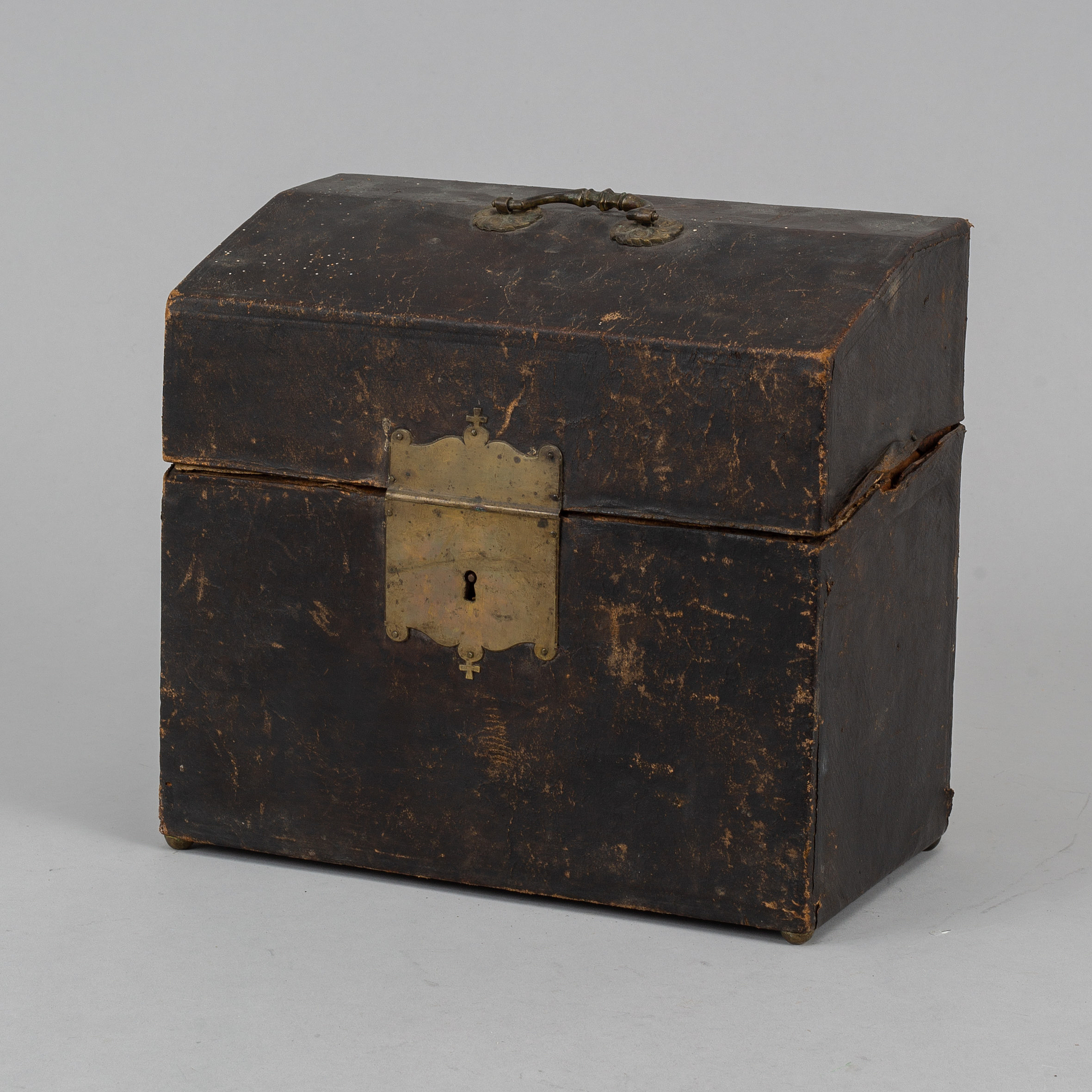 An 18th-century box and 34 piece cutlery set. - Bukowskis
