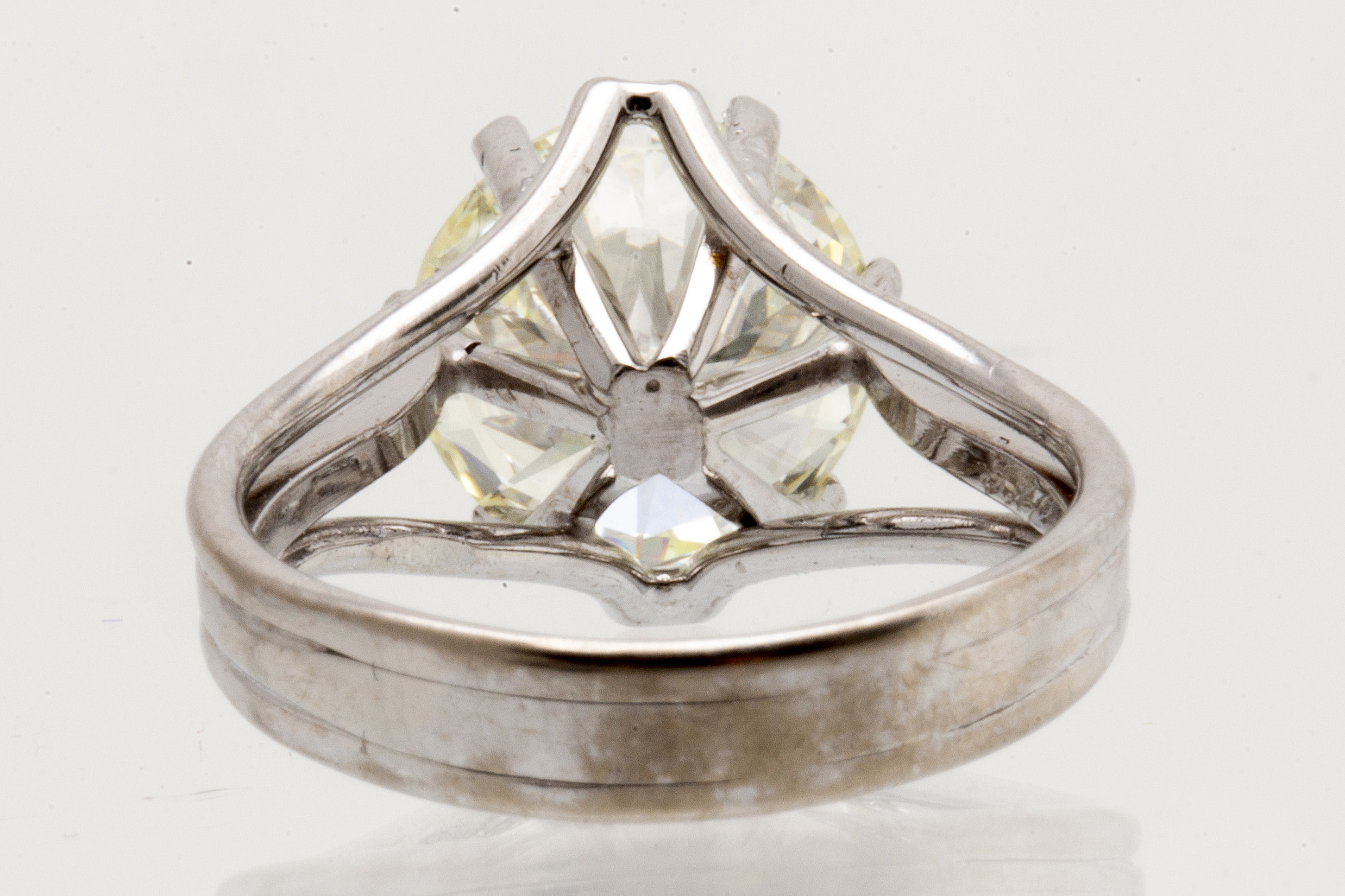 ELON ARENHILl diamond ring 18K whitegold 1brilliant-cut diamond 3,8 ct ...