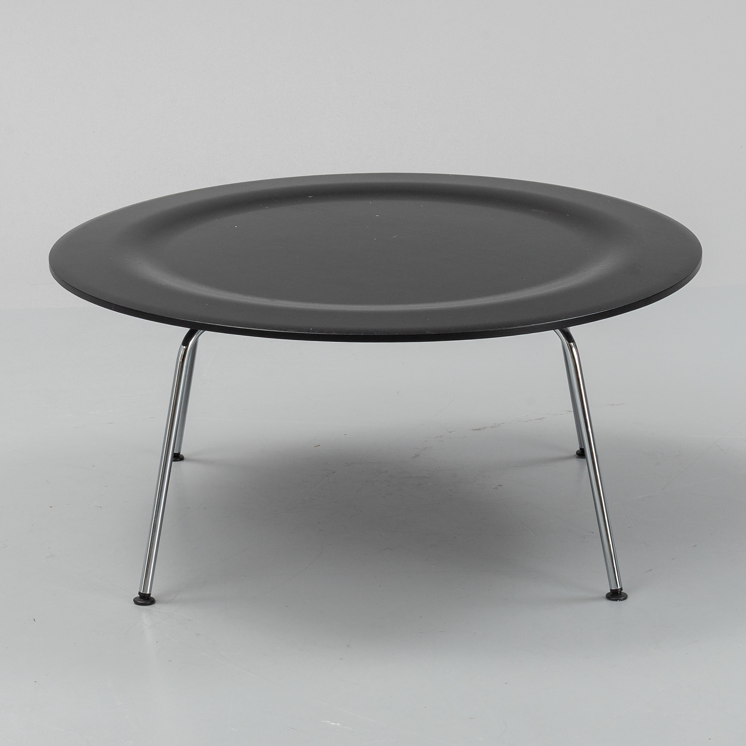 Charles and Ray Eames, a 'CTM' coffee table, Vitra 2011. - Bukowskis