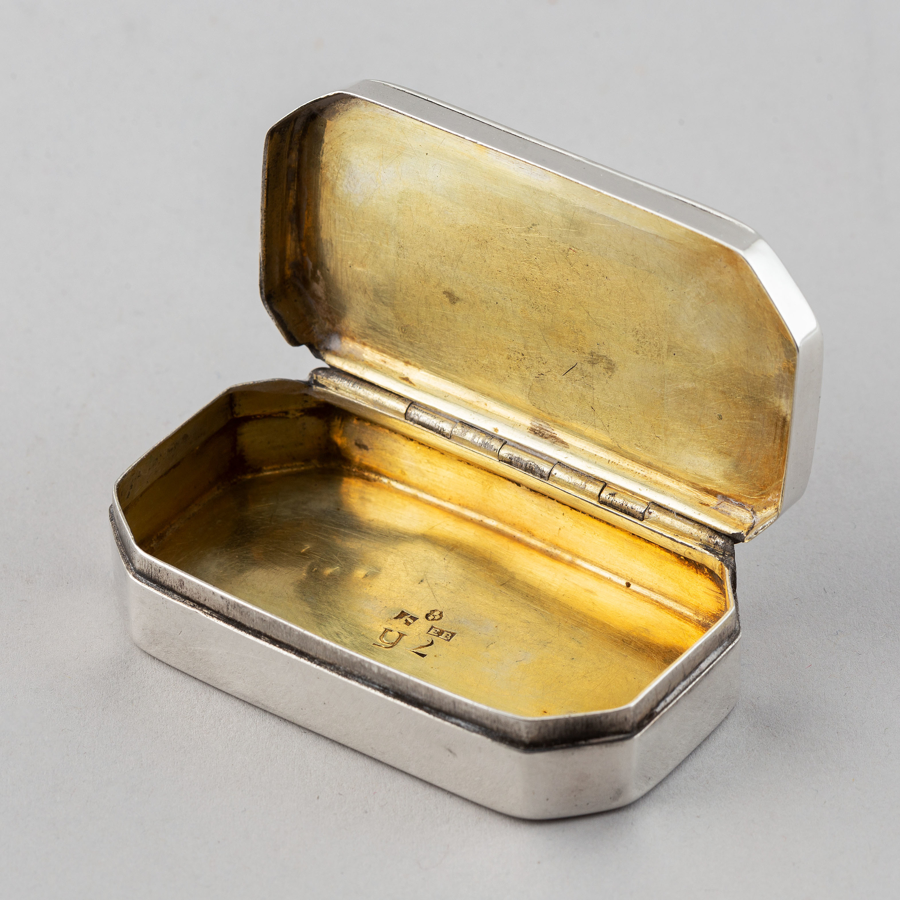 Eric Björkman, snusdosa, silver, Eskilstuna 1805. - Bukowskis