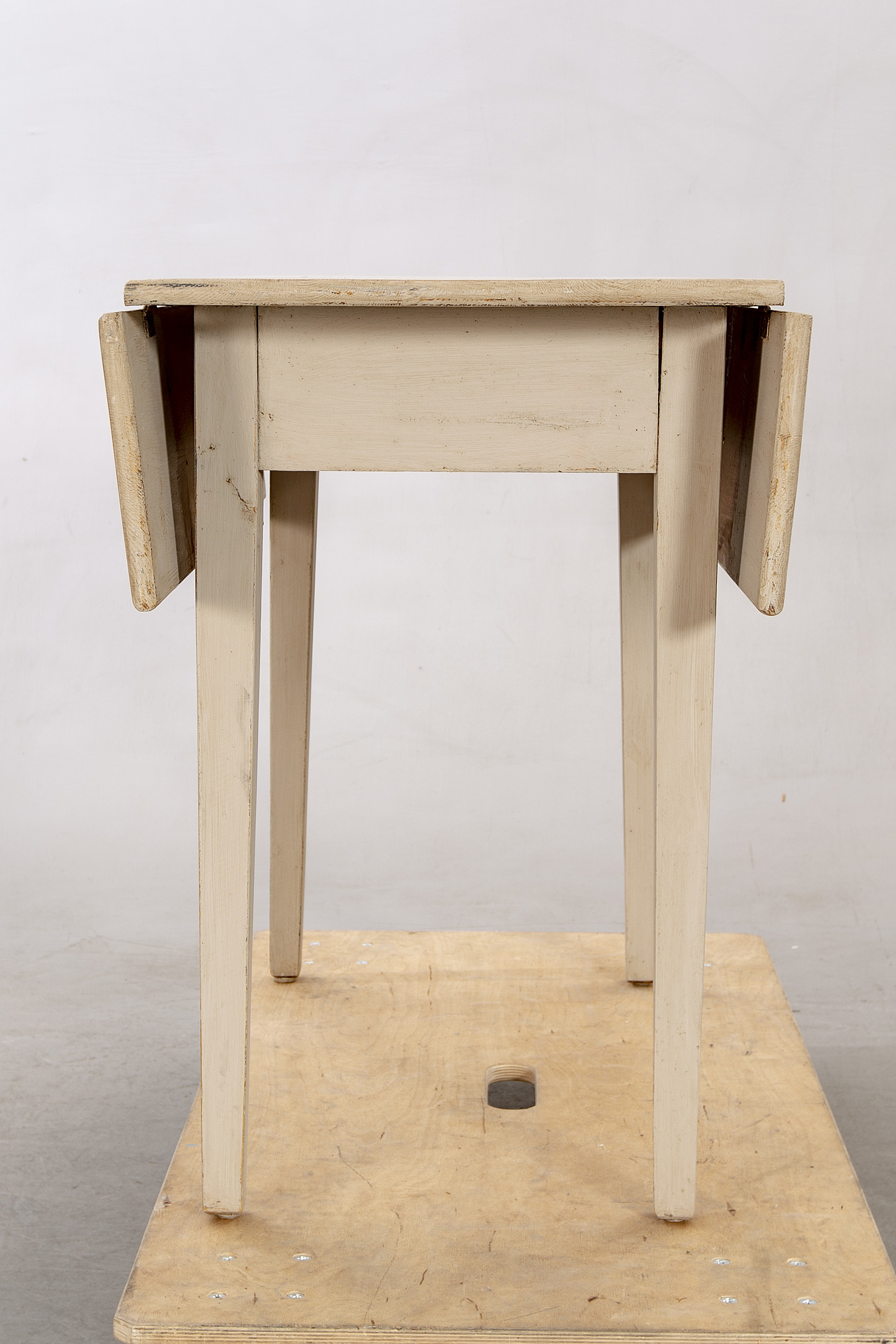 Table with flaps, ca 1900. - Bukowskis