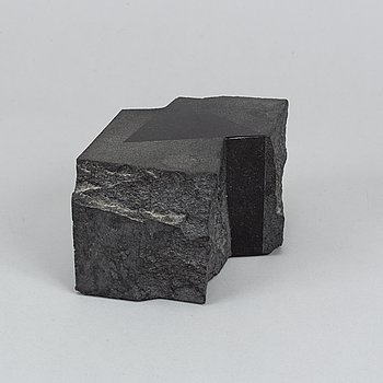 Takashi Naraha, sculpture, diabas, signed and numbered 84-H-40. - Bukowskis