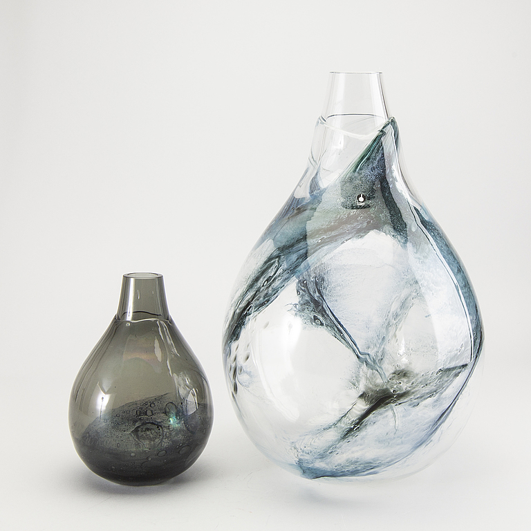 Eva Englund, 2 vases, glass, Pukeberg, 1960s. - Bukowskis