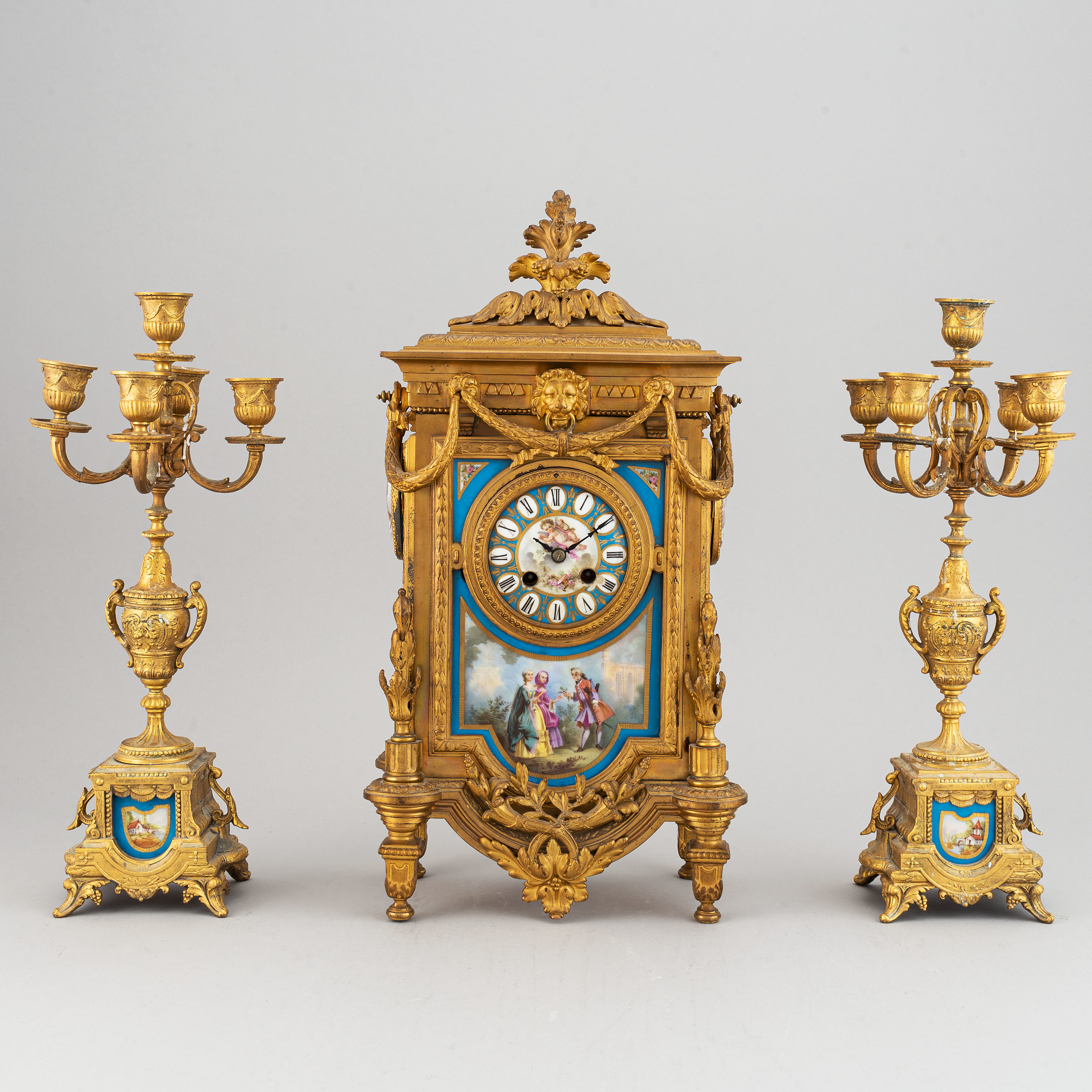 Bordsgarnityr, 3 delar, troligen Frankrike. 1800-talets slut. - Bukowskis