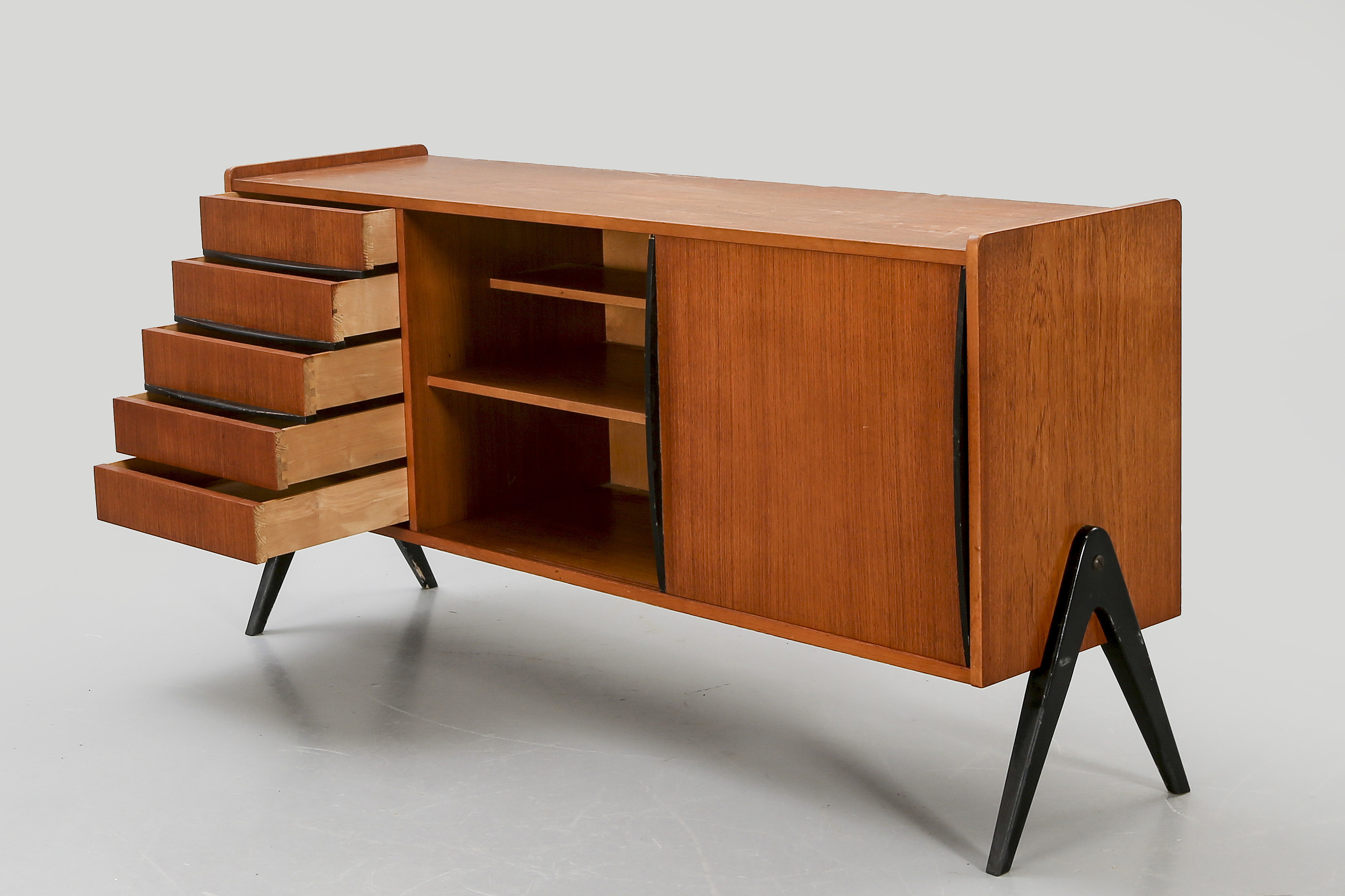 A Bengt Ruda teak sideboard, mid 1900s. - Bukowskis