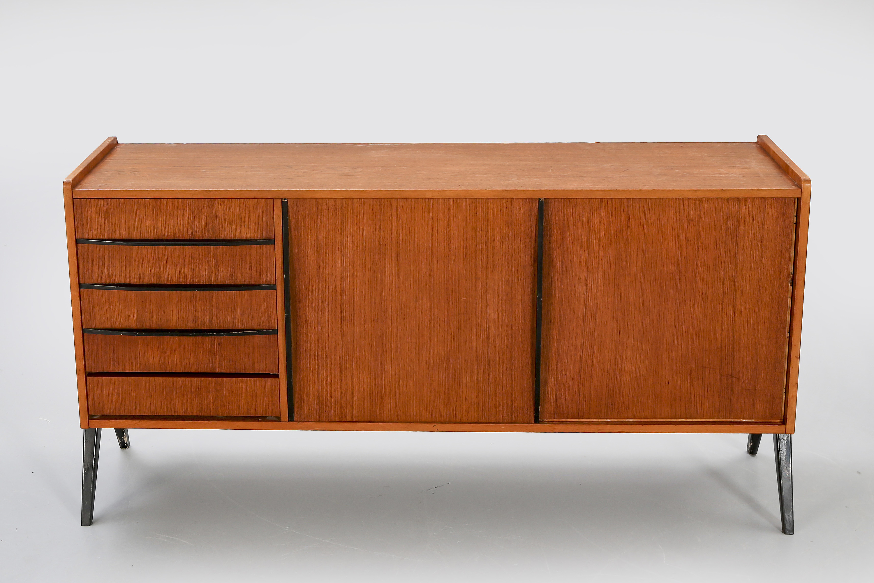 A Bengt Ruda teak sideboard, mid 1900s. - Bukowskis