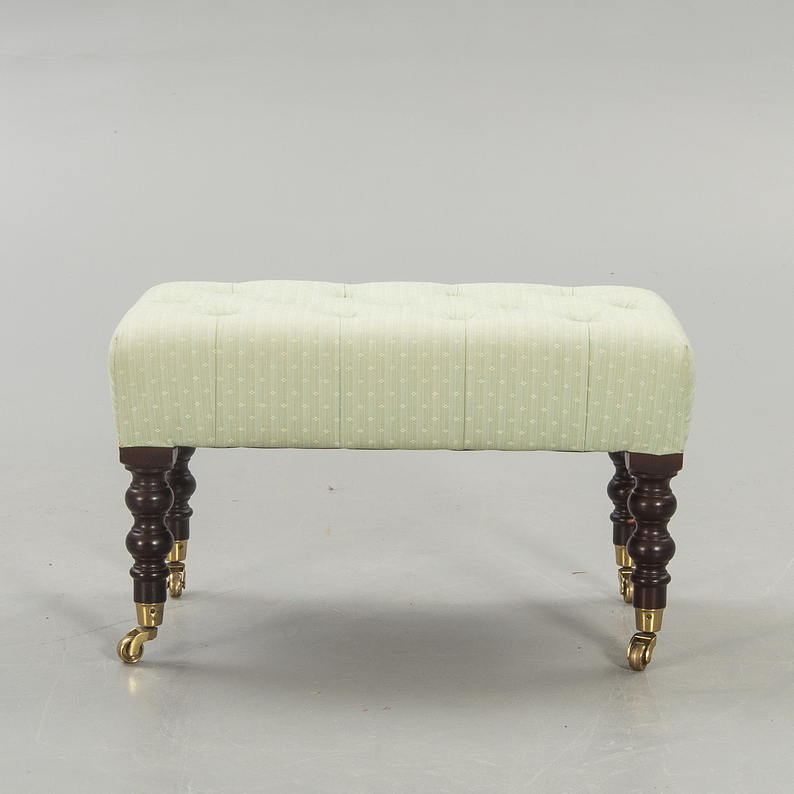 George Smith, a 21t century stool. - Bukowskis