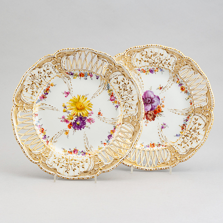 Two porcelain plates, KPM, Berlin, 20th century. - Bukowskis