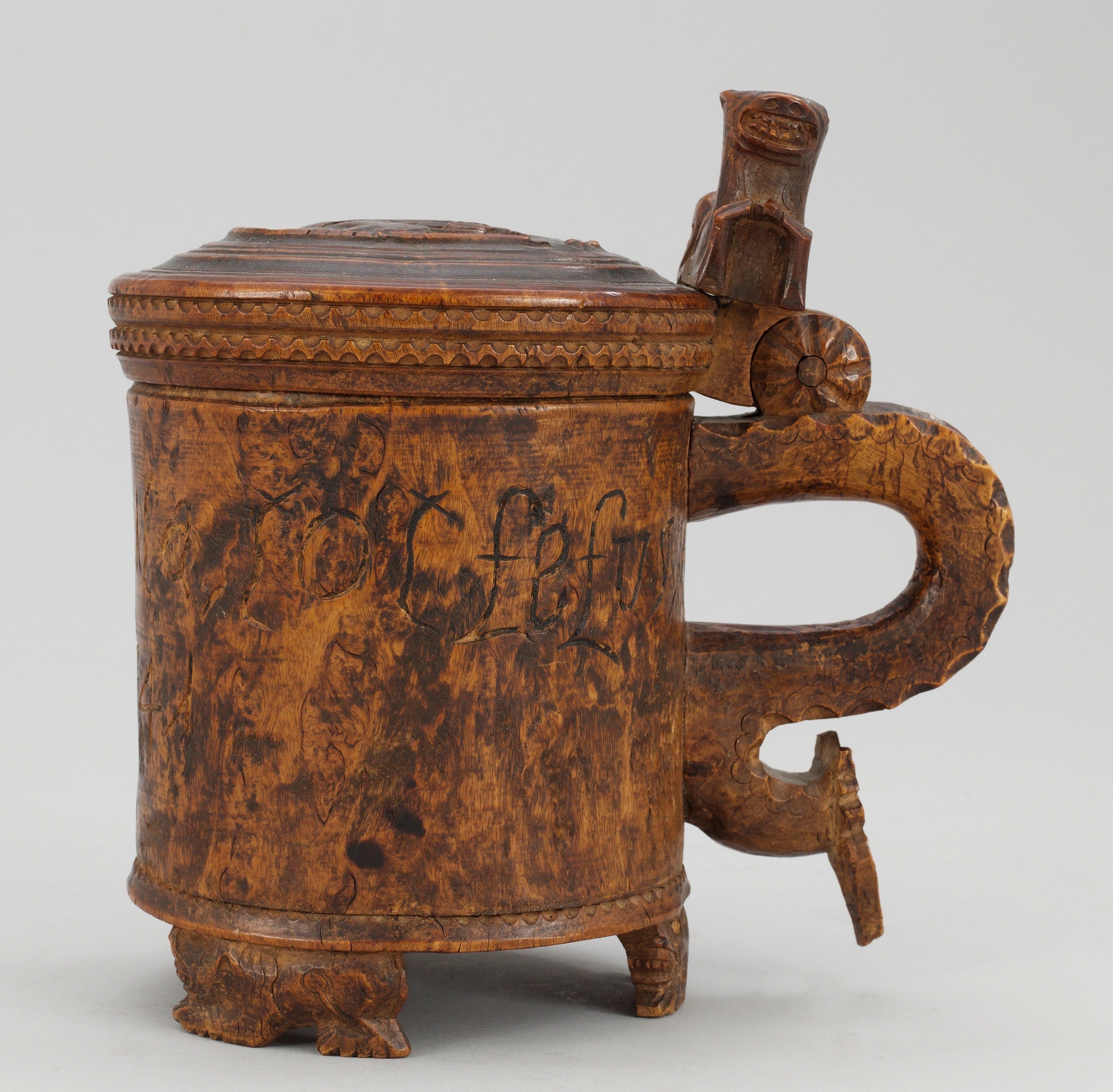 A Norwegian wooden tankard, dated 1741. - Bukowskis