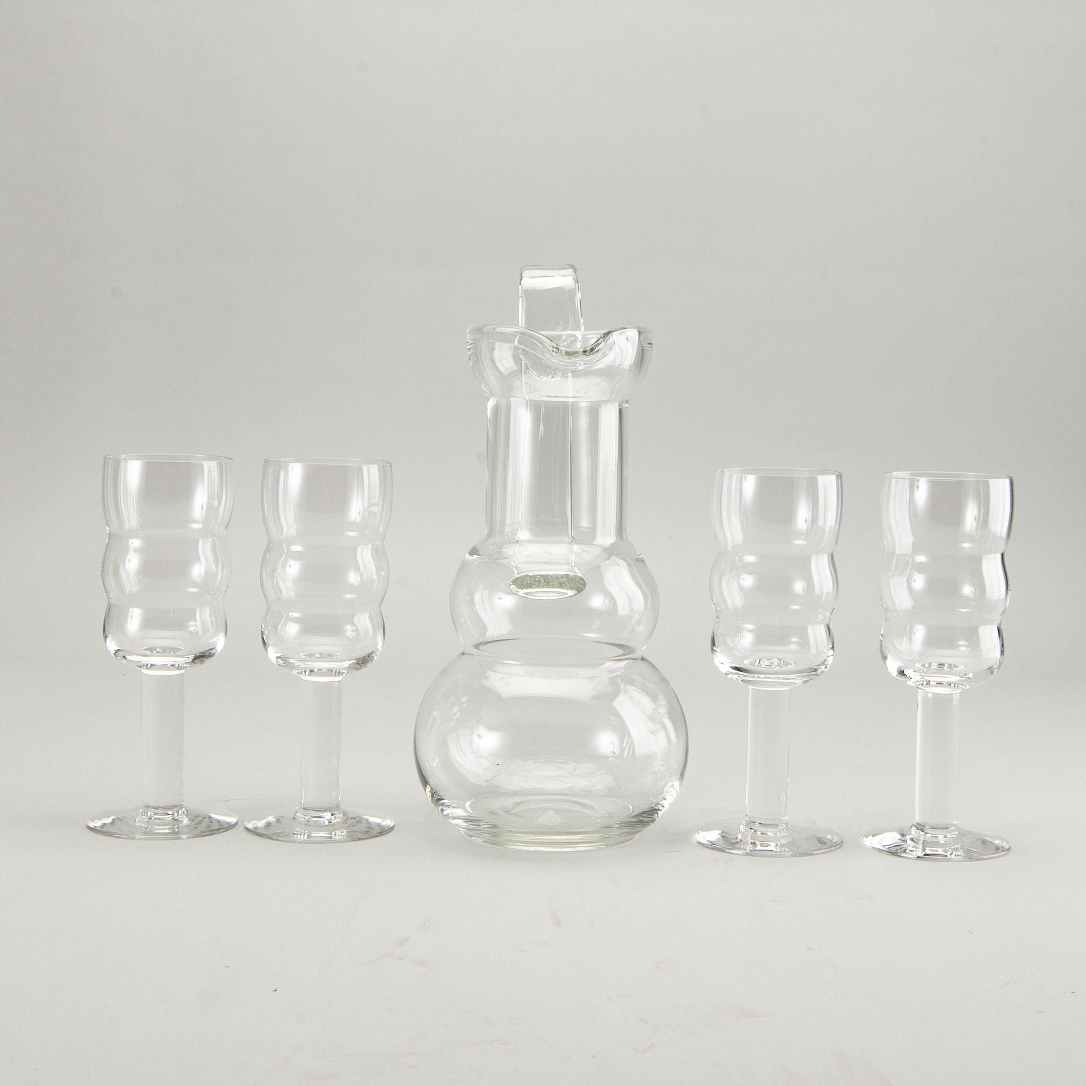Gunnar Cyrén, glas, 15 st, samt karaff, "Frascati". - Bukowskis