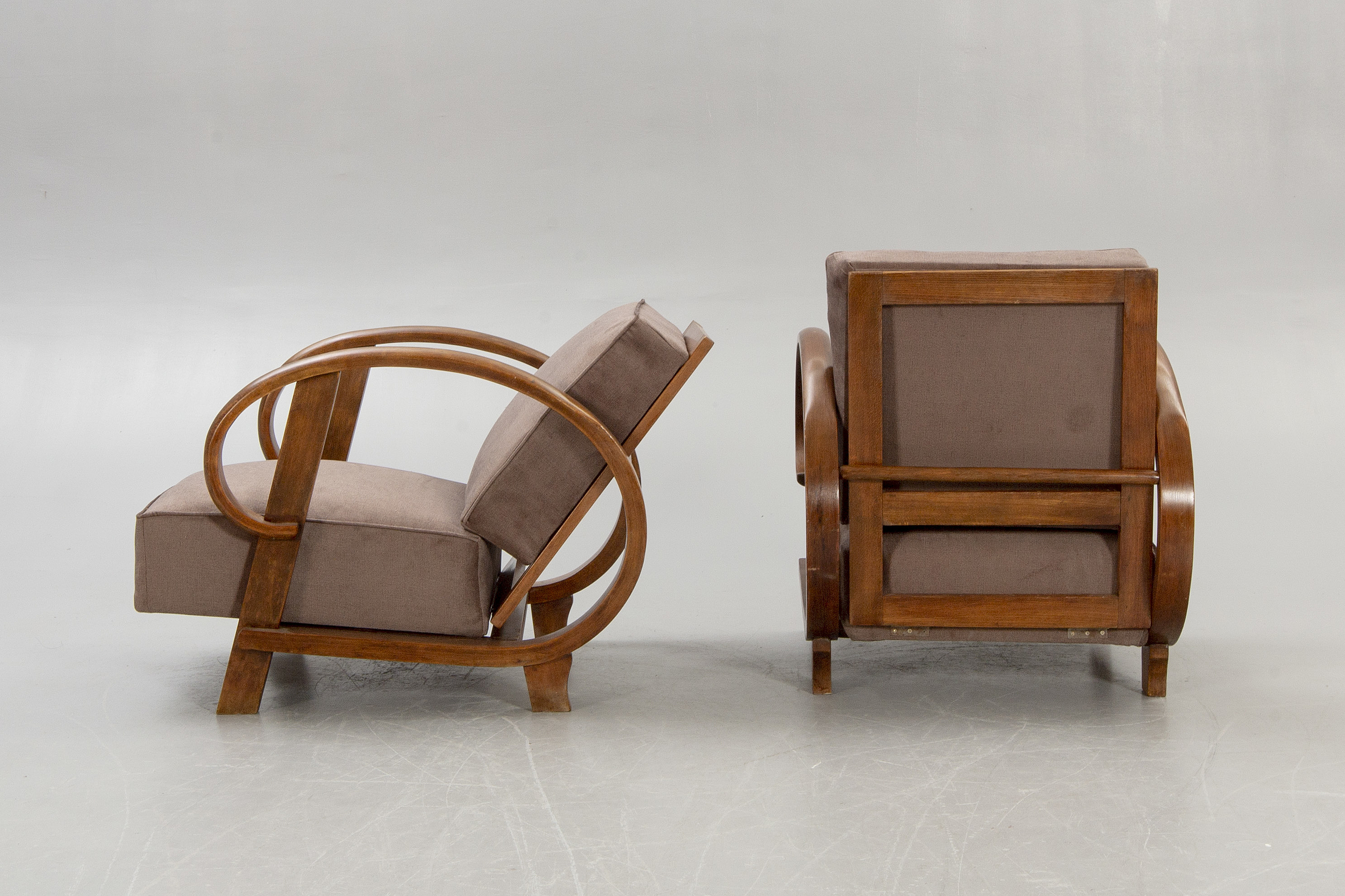A pair of Art deco easy chairs. - Bukowskis