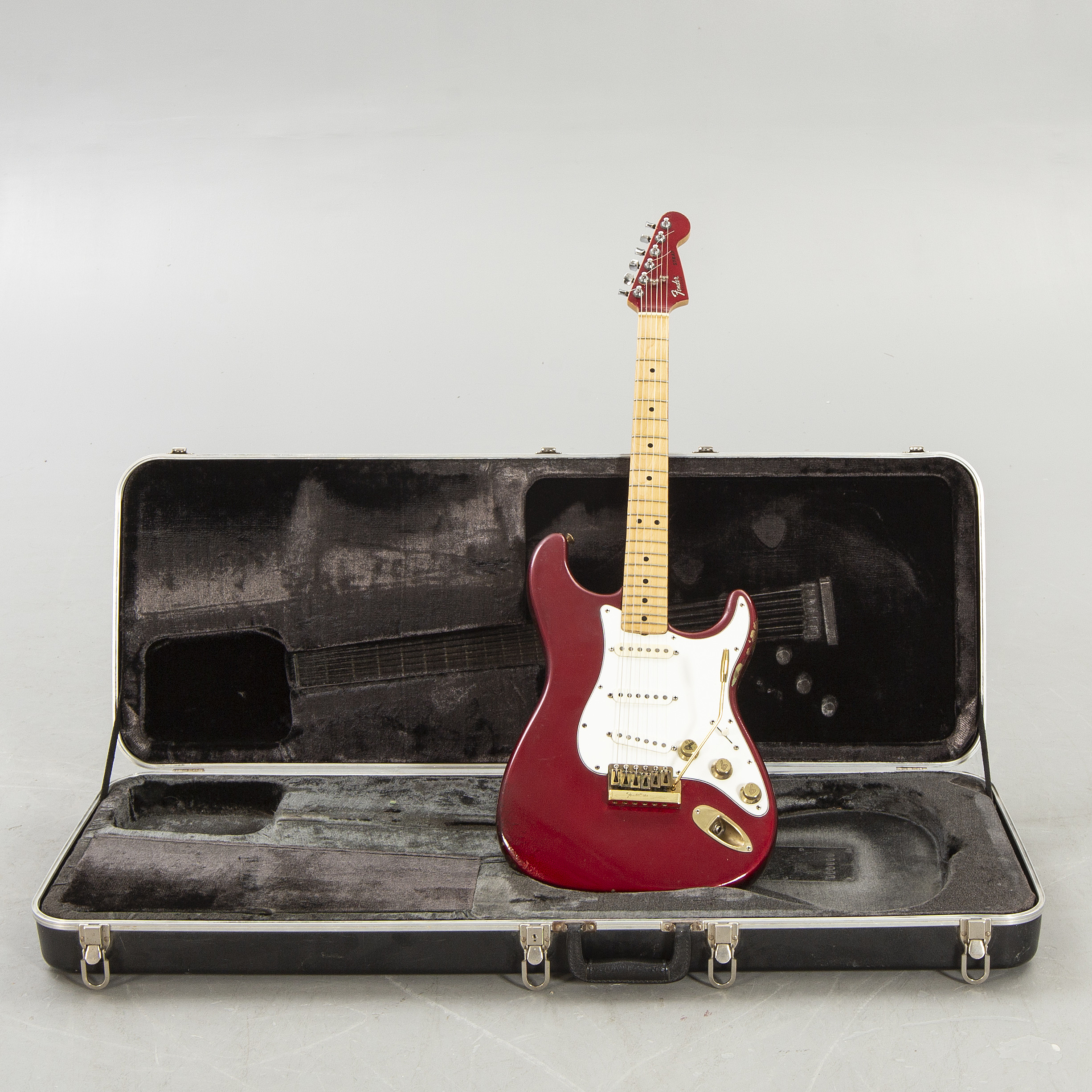 A 1980-81 Fender Stratocaster "Strat" electric guitar. - Bukowskis