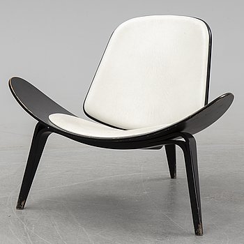 Hans J Wegner, a 'The Smiling Chair/CH07' easy chair from Carl Hansen ...