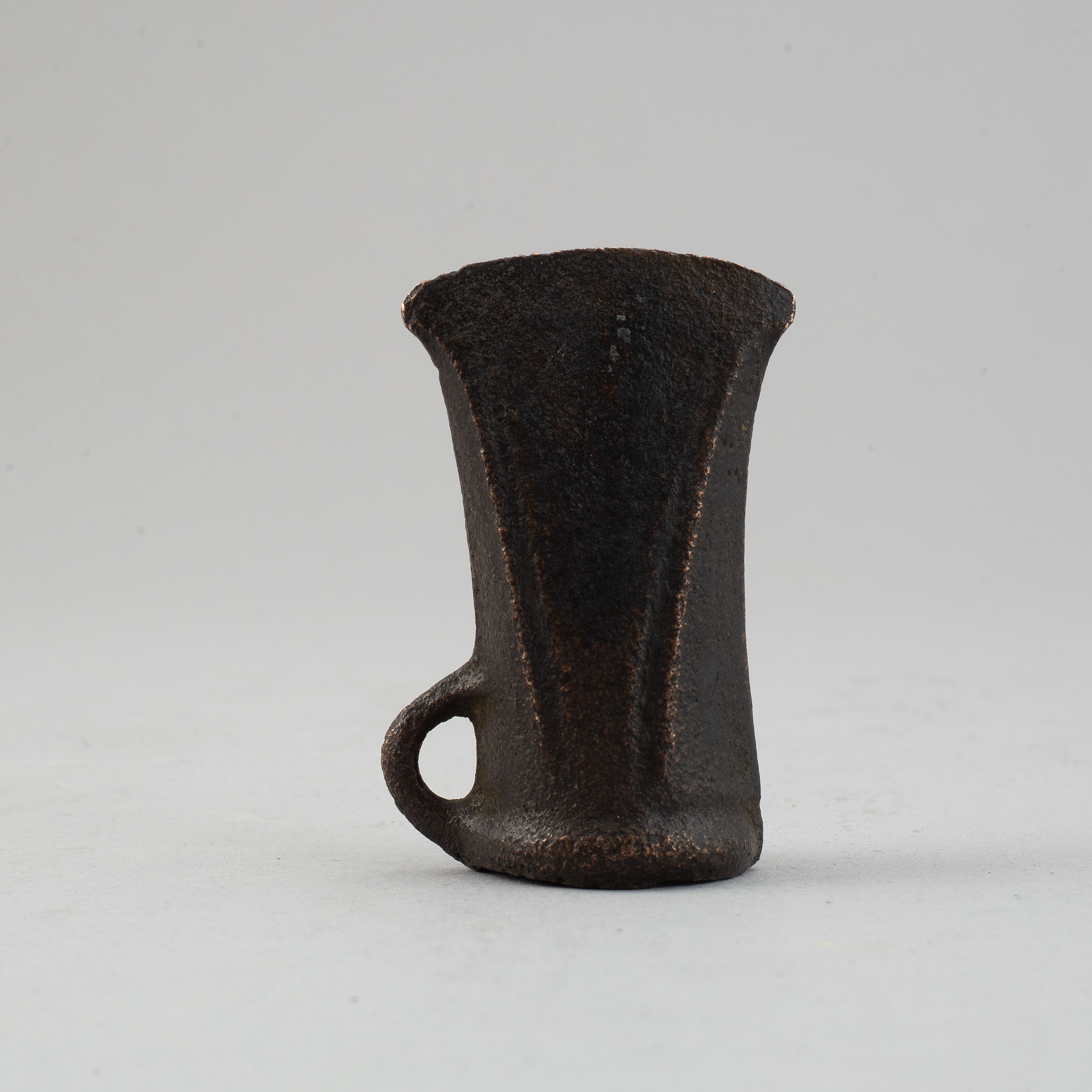 A small bronze axe, Nordic Bronze Age. - Bukowskis