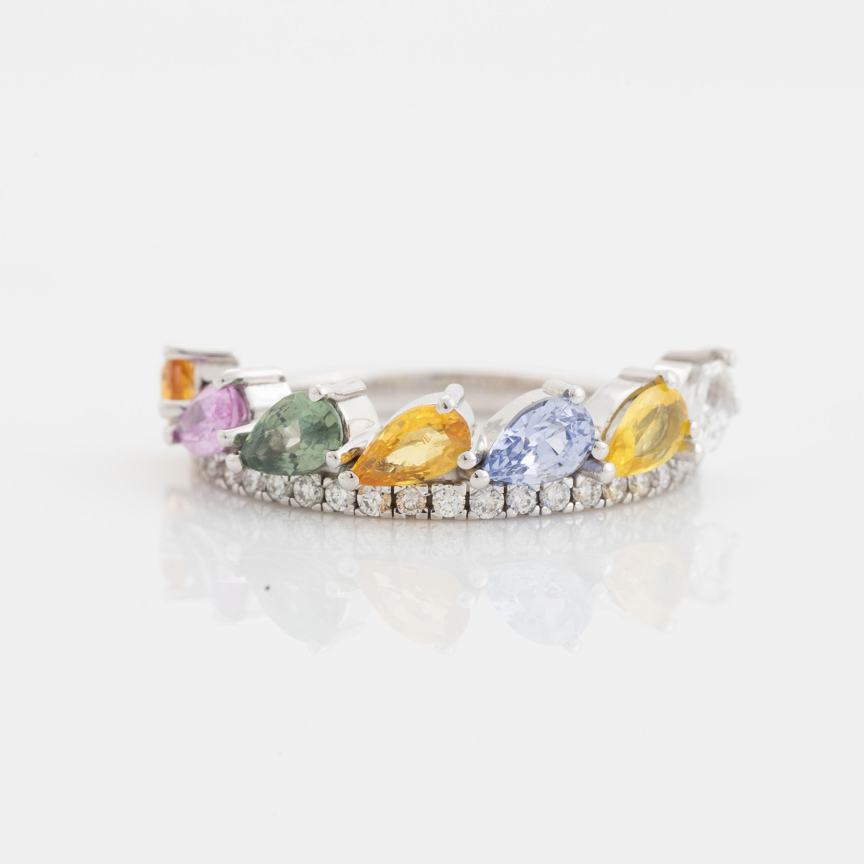 Multi coloured sapphire and diamond ring. - Bukowskis