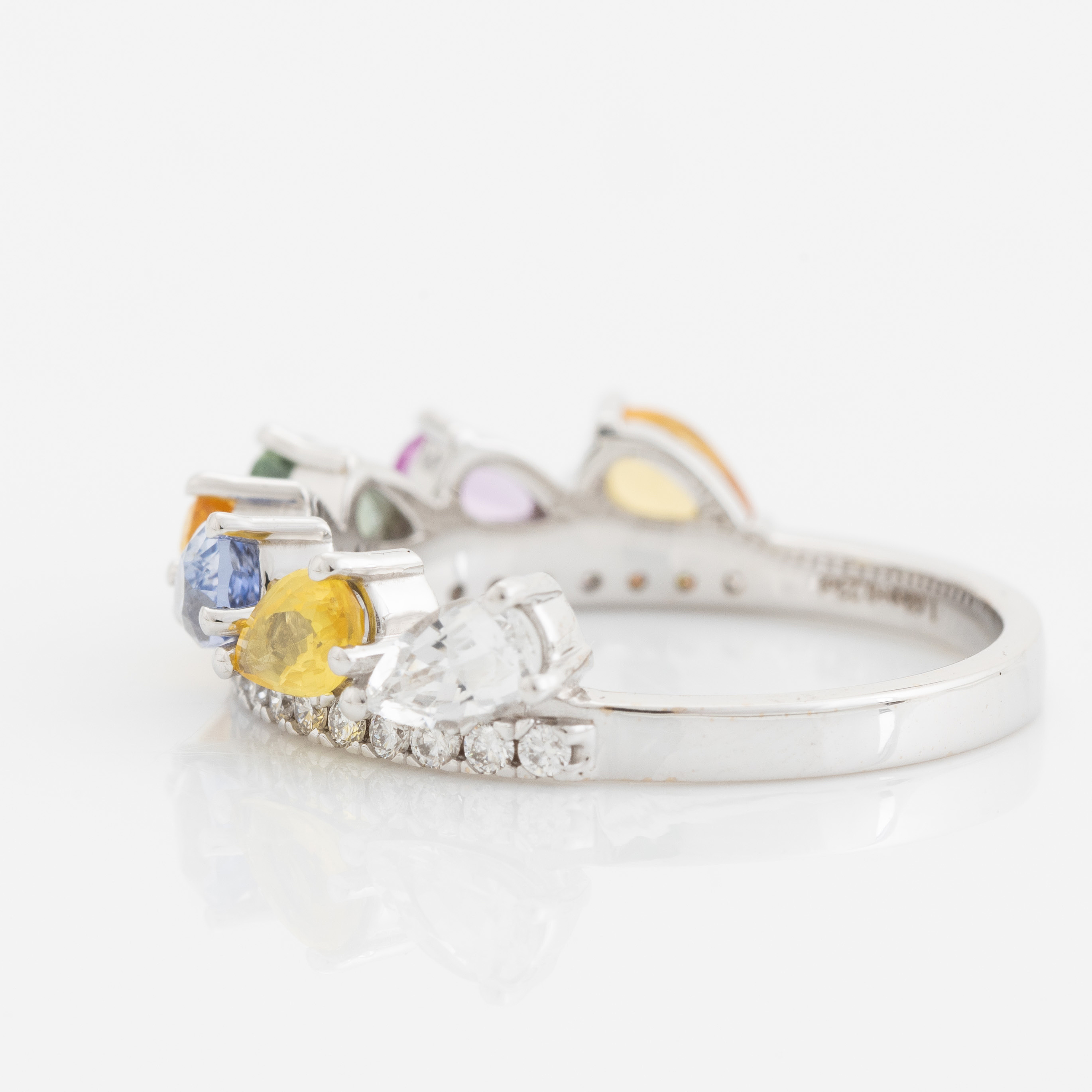 Multi coloured sapphire and diamond ring. - Bukowskis