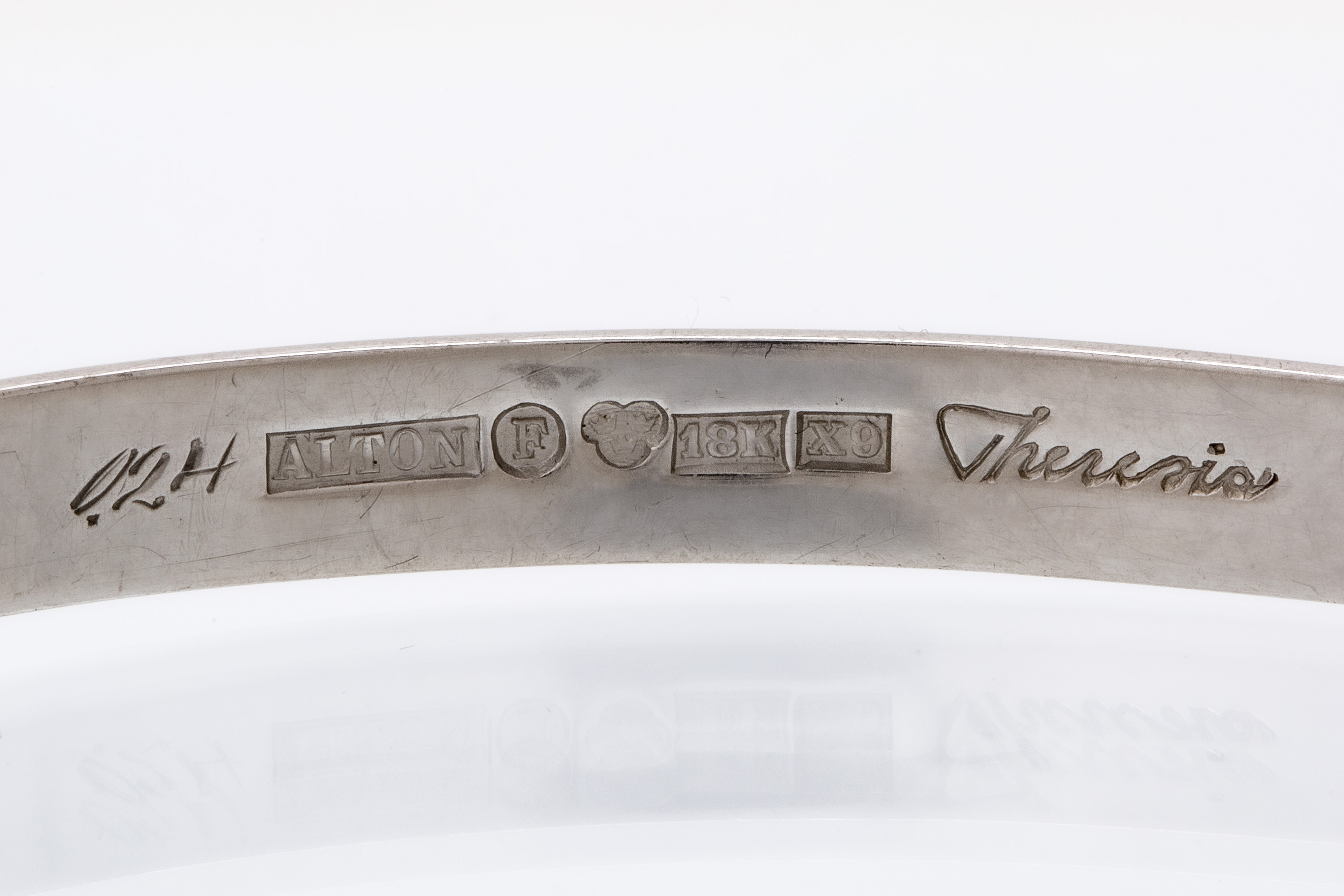 Theresia Hvorslev, armring 18K vitguld med diamanter 8/8 0,24 ct enligt ...