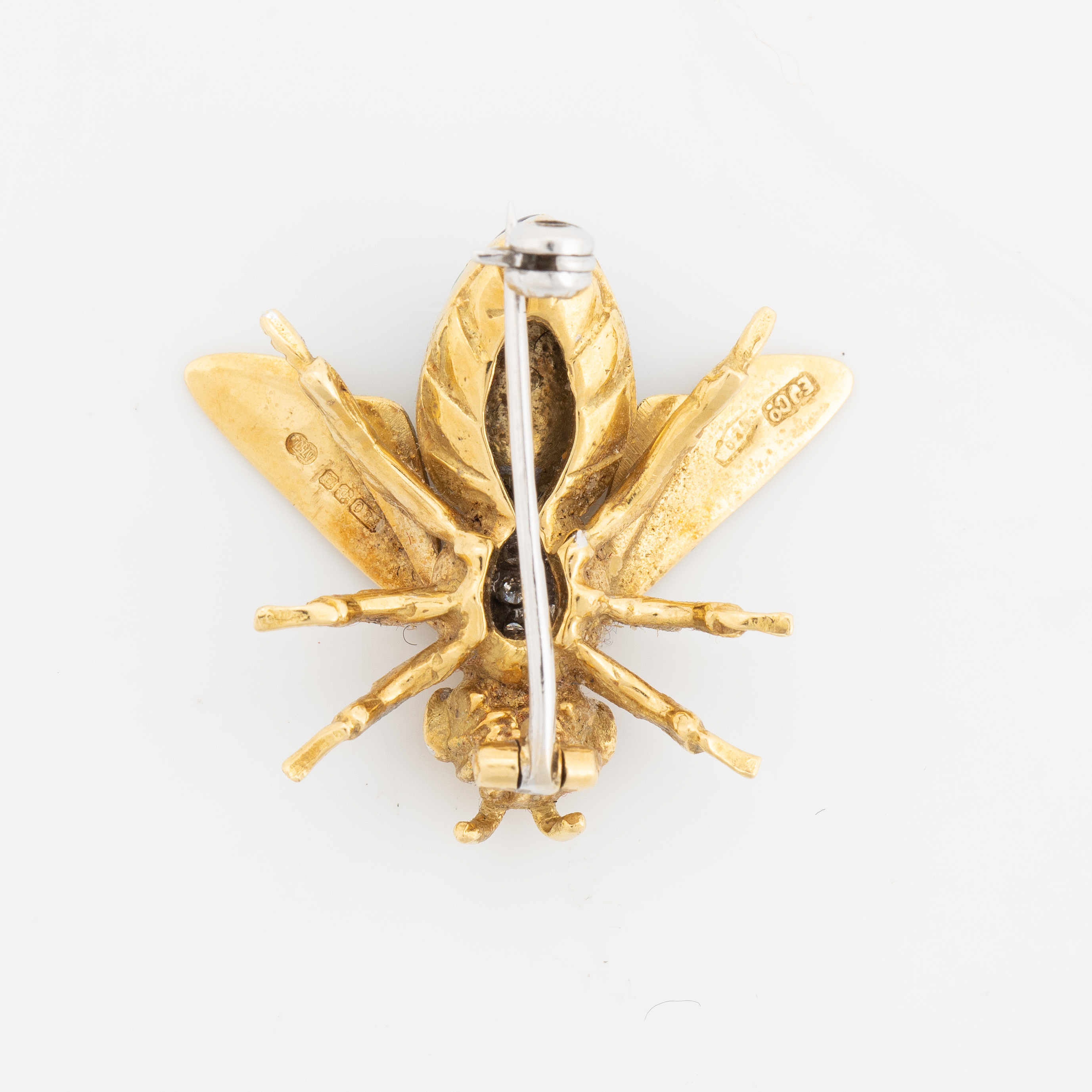 Brosch, i form av fluga. 18K guld, emalj och briljanter. - Bukowskis