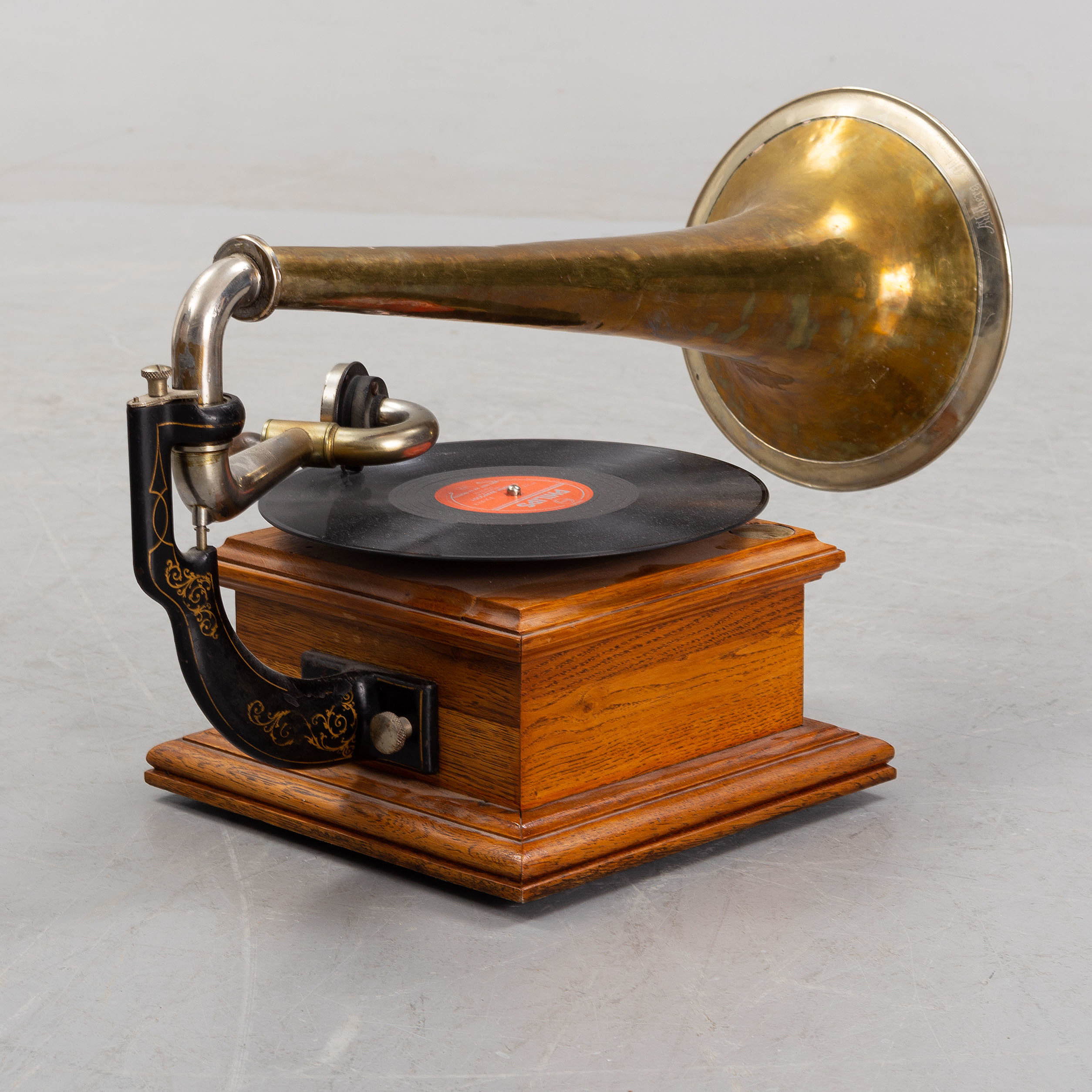 A phonograph, from around year 1900. - Bukowskis