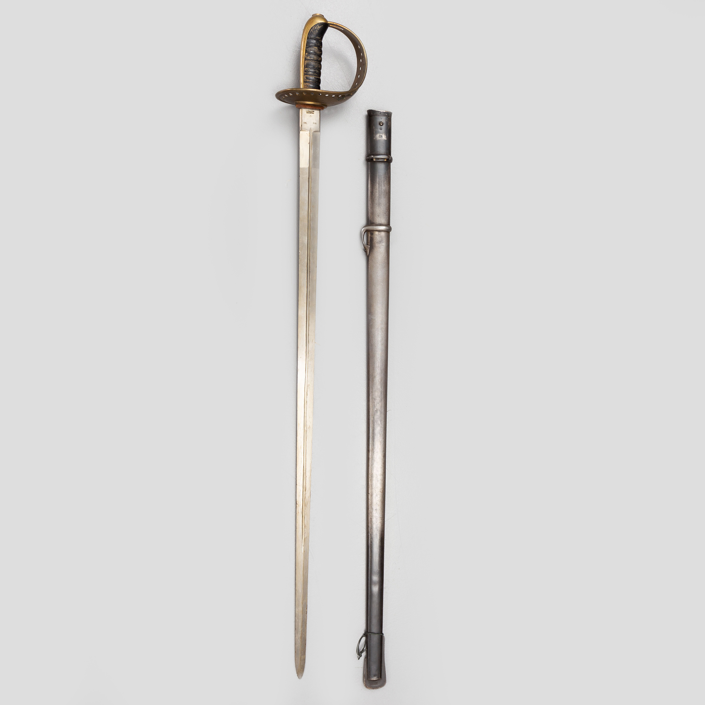 A Swedish cavalry sword 1893 pattern with scabbard. - Bukowskis