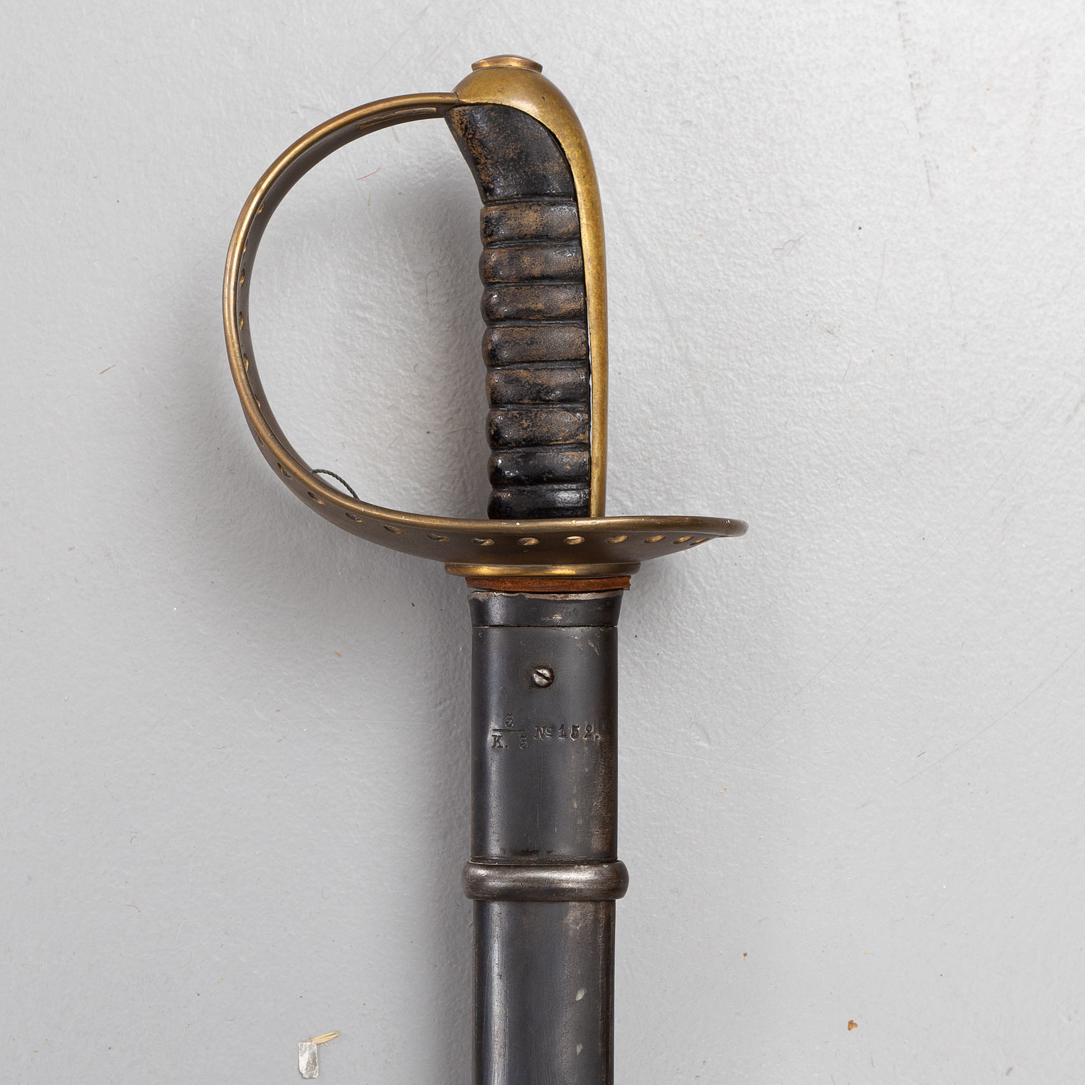 A Swedish cavalry sword 1893 pattern with scabbard. - Bukowskis