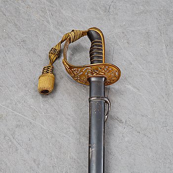 A Swedish cavalry officers sword, 1893 pattern, with scabbard. - Bukowskis