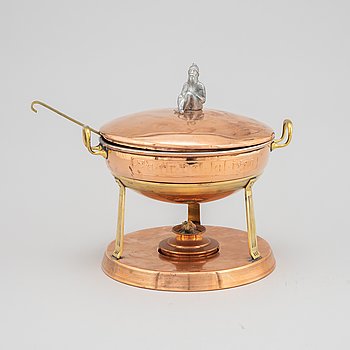 A copper glögg pot by Gustav Eriksson from around year 1900. - Bukowskis